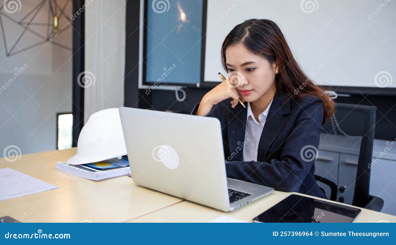 Asian Businesswoman Using Laptop for Work and Doing Internet Research ... Asian Businesswoman Using Laptop for Work and Doing Internet Research ...