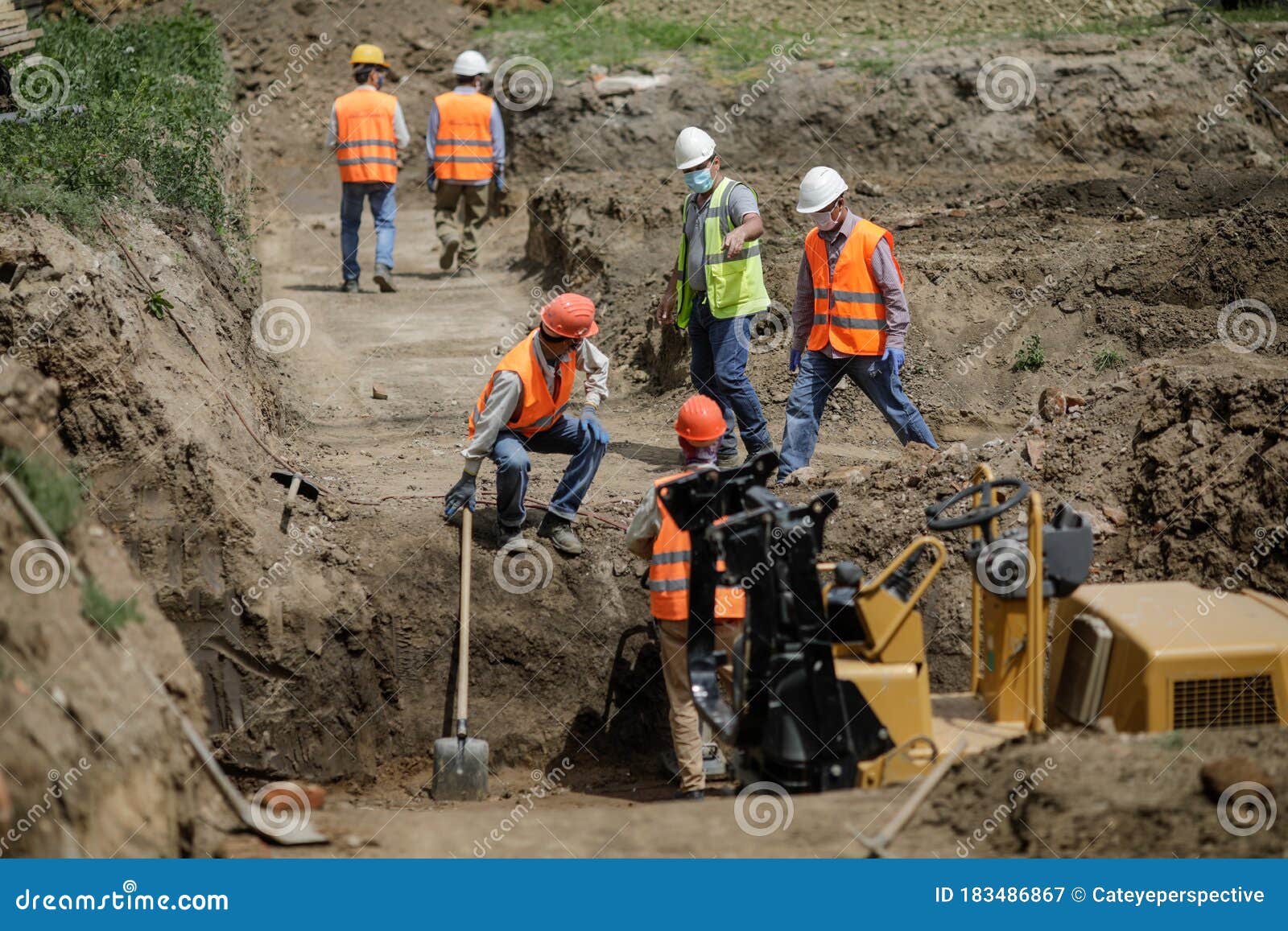 Asian Construction Workers Stock Photos - Download 2,236 Royalty Free ...