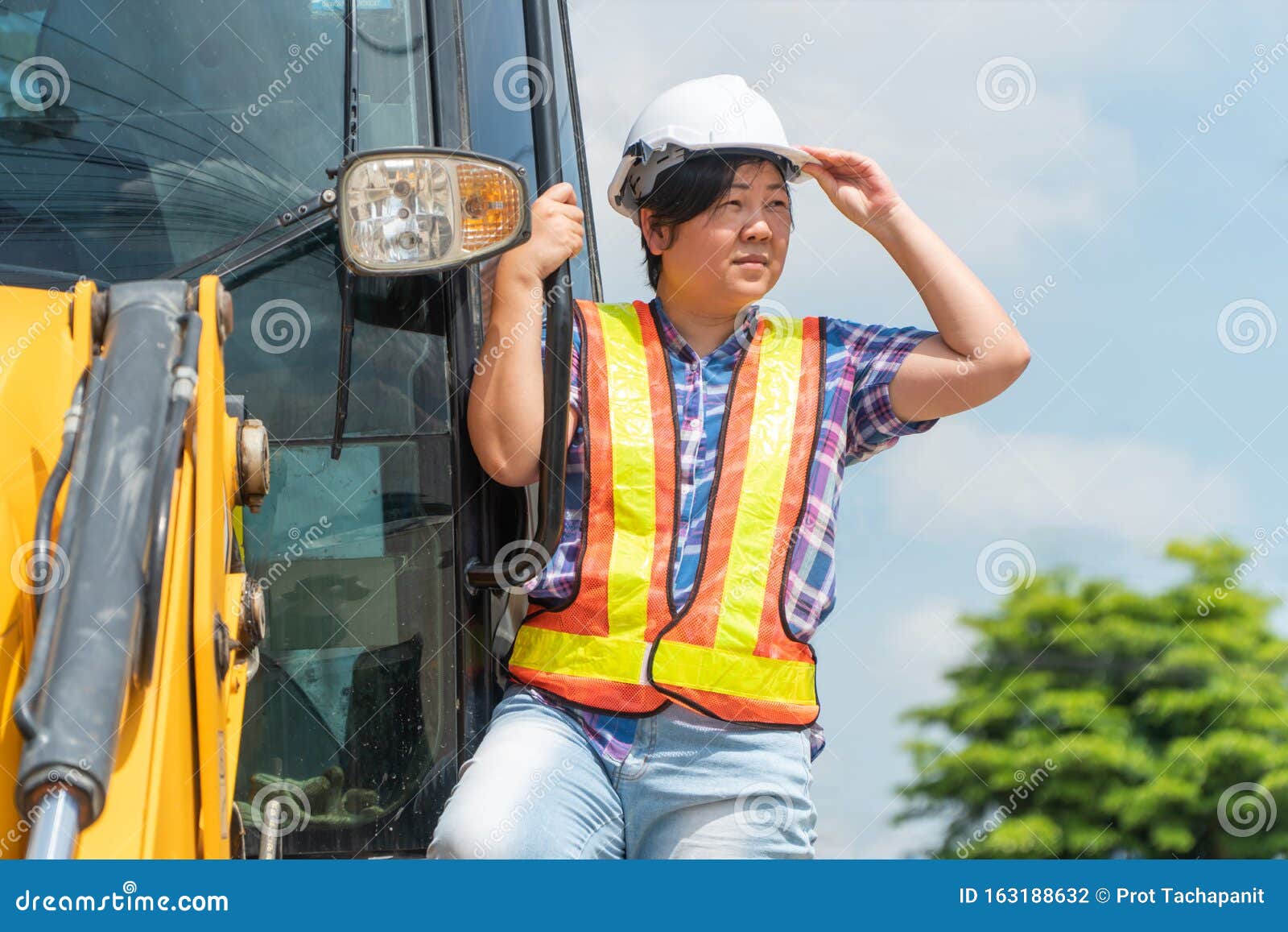 The Asian Female Engineer are Standing on the Backhoe and Stood Looking ...