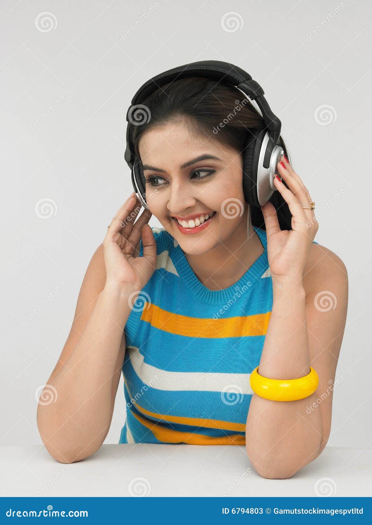 Asian Female Enjoying Music Stock Image - Image of fingers, face: 6794803