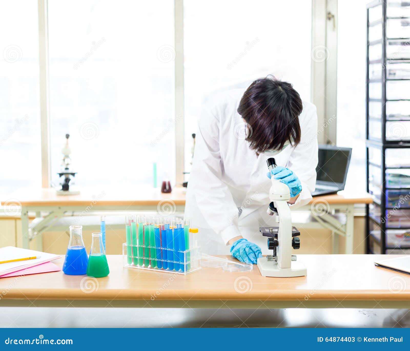 Asian Female Scientist in Lab Stock Image - Image of chinese, pipette ...