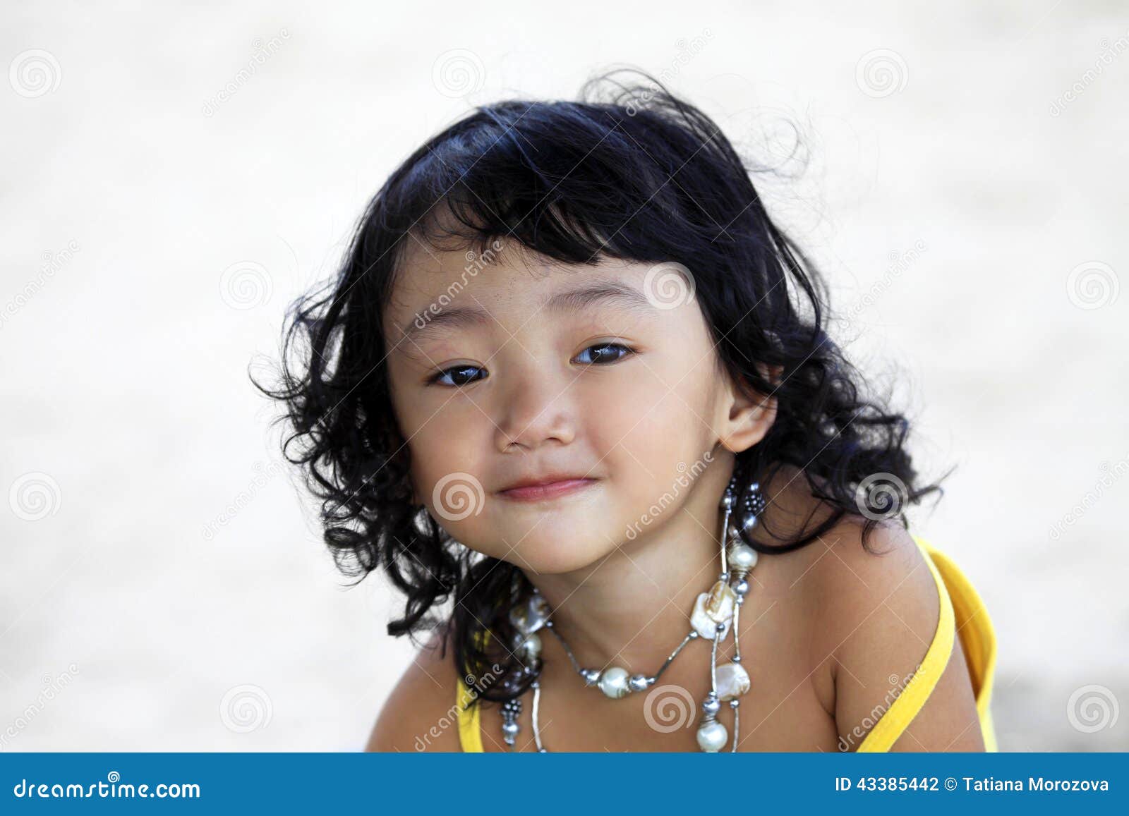 Portrait of the beautiful small Asian girl. Indonesia. Java. - igo