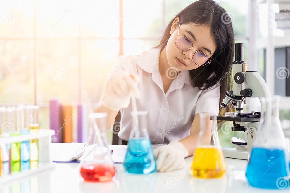 Asian Girl Students are Doing Science Experiments in a Science Lab ...