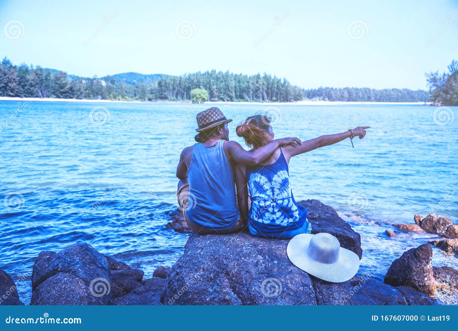 Asian Lover Women And Men Travel Nature Travel Relax Play Sea Water