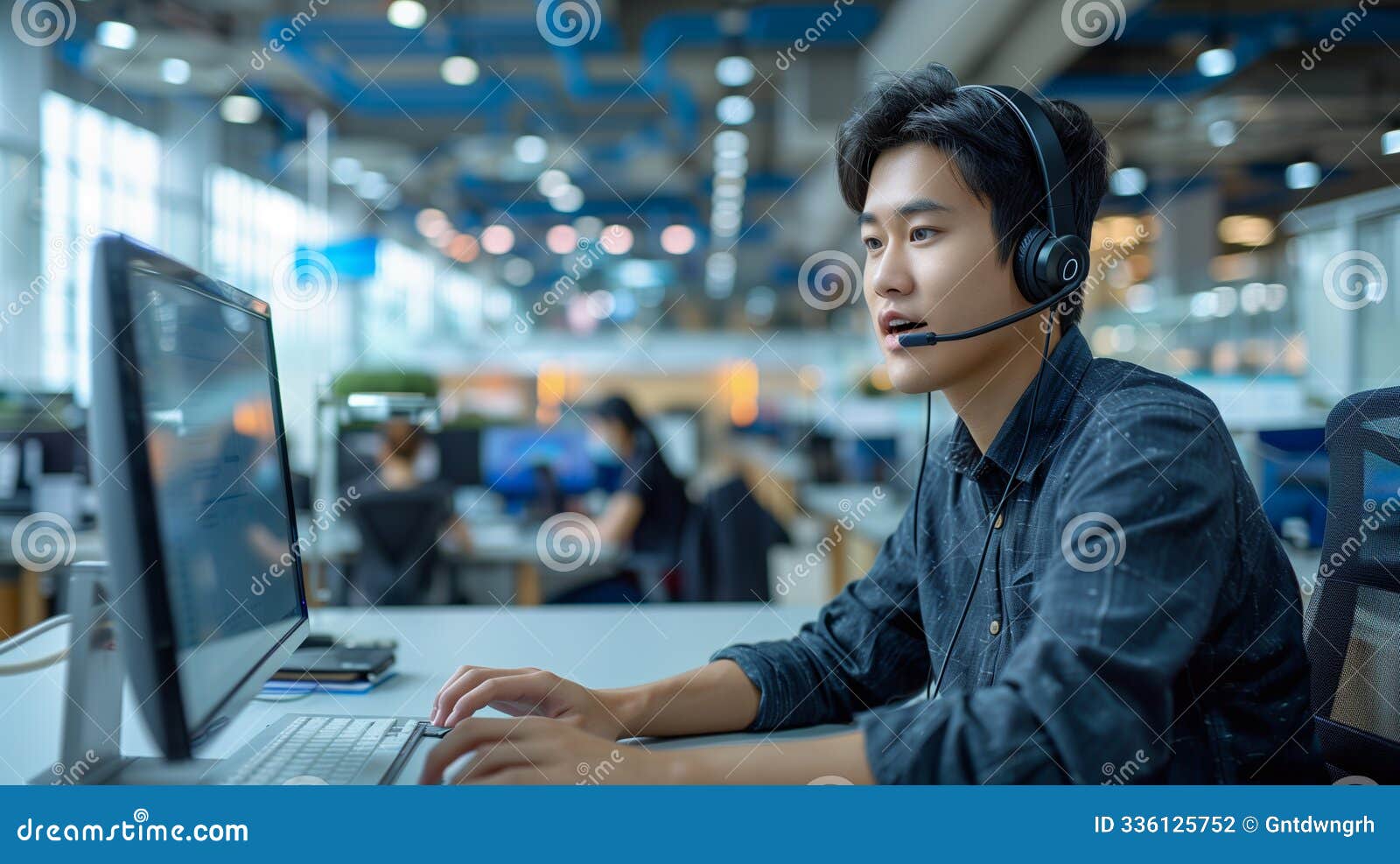 Asian Male Call Center Service Representative with Headset on, Men CS ...