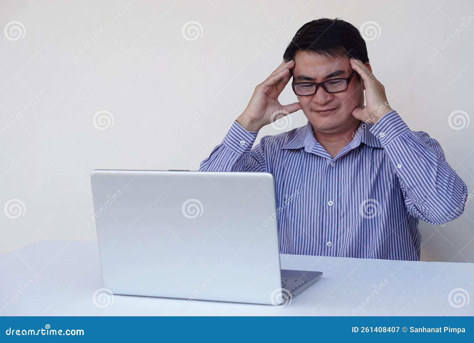 Asian Middle-aged Man Office Worker Feels Heachache Stock Image - Image ...