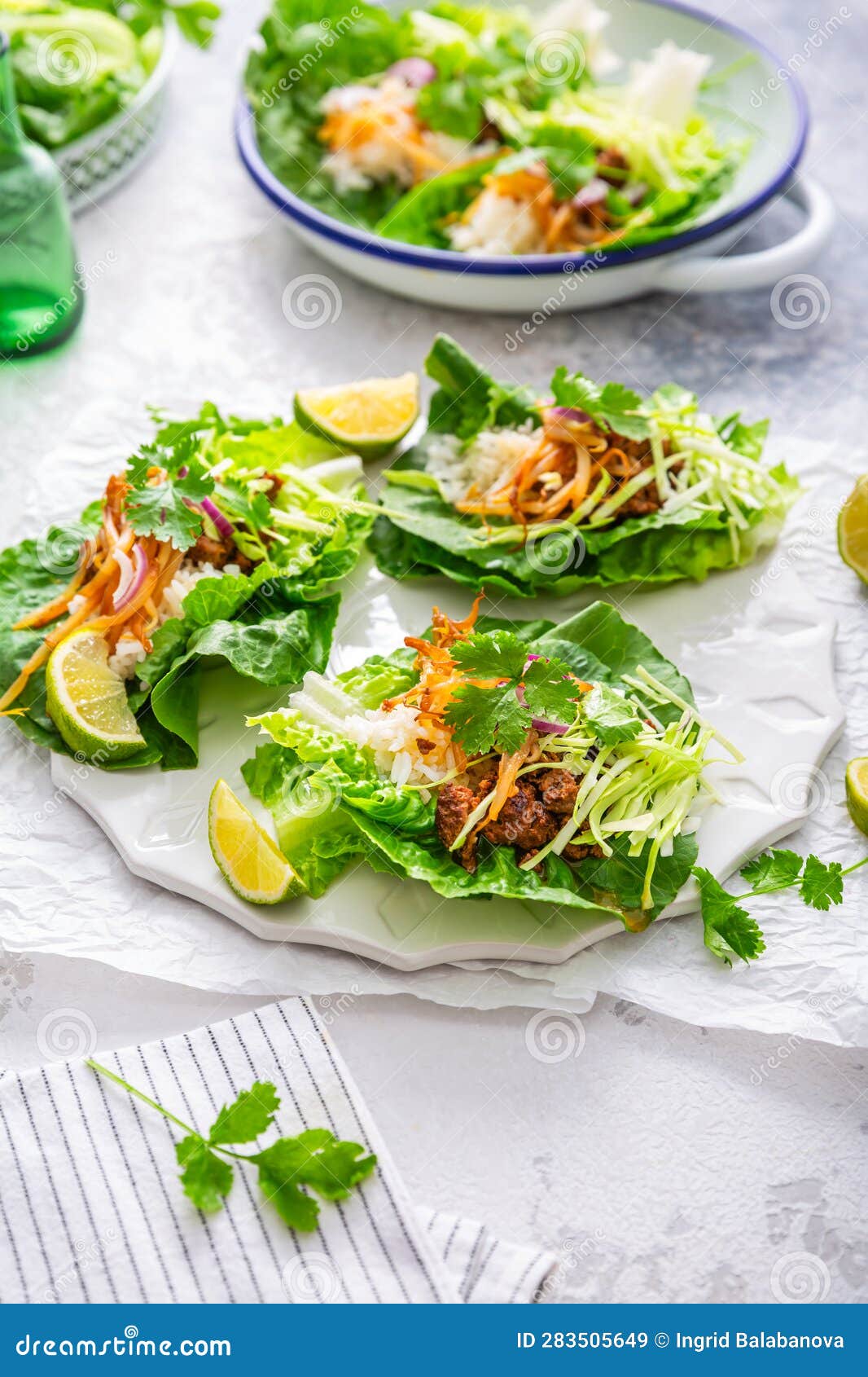 Asian Minced Meat Lettuce Wraps with Rice, Bean Sprouts and Cabbage ...