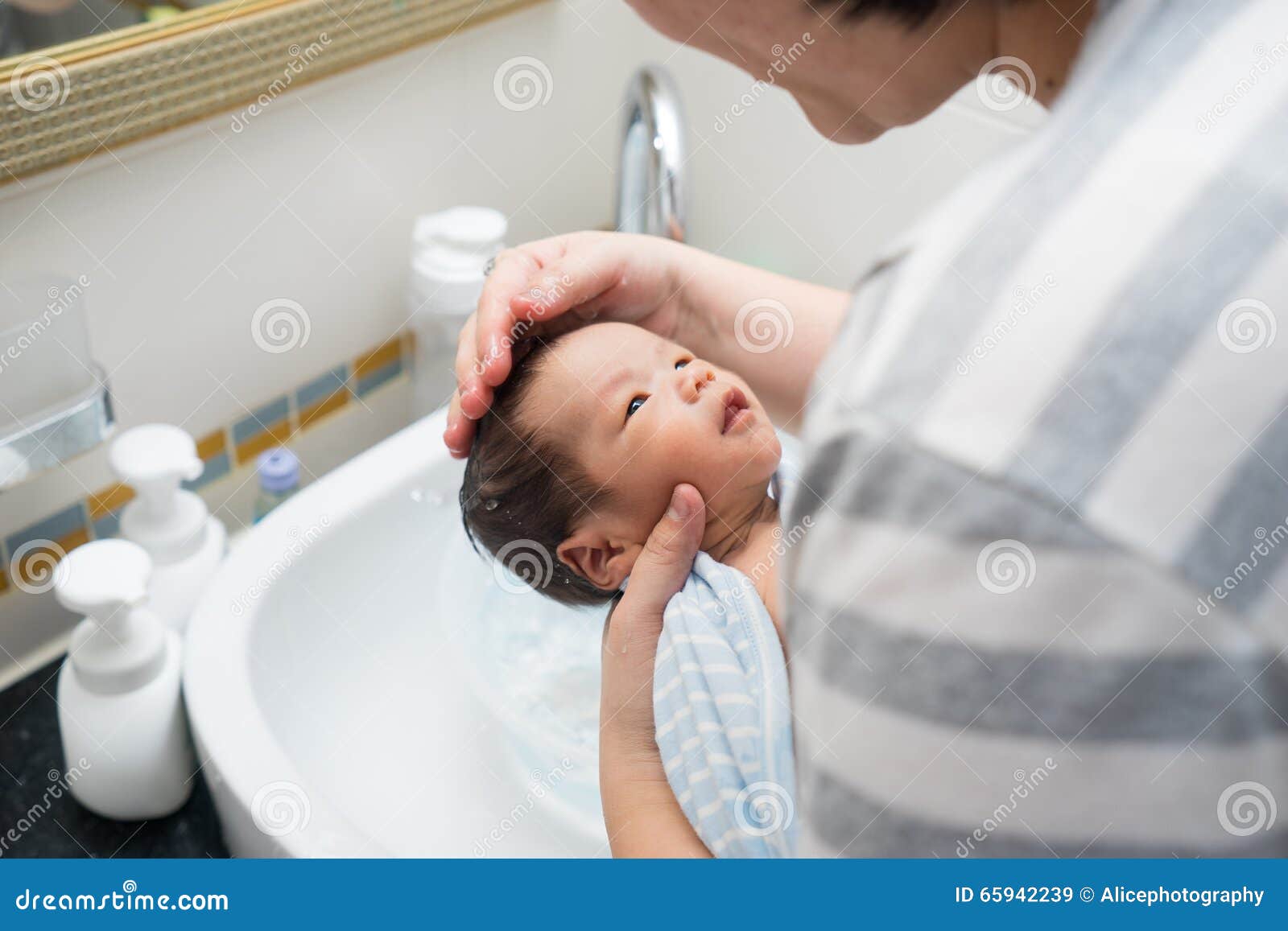 Asian Newborn Baby Having a Bath Stock Image - Image of face, child ...