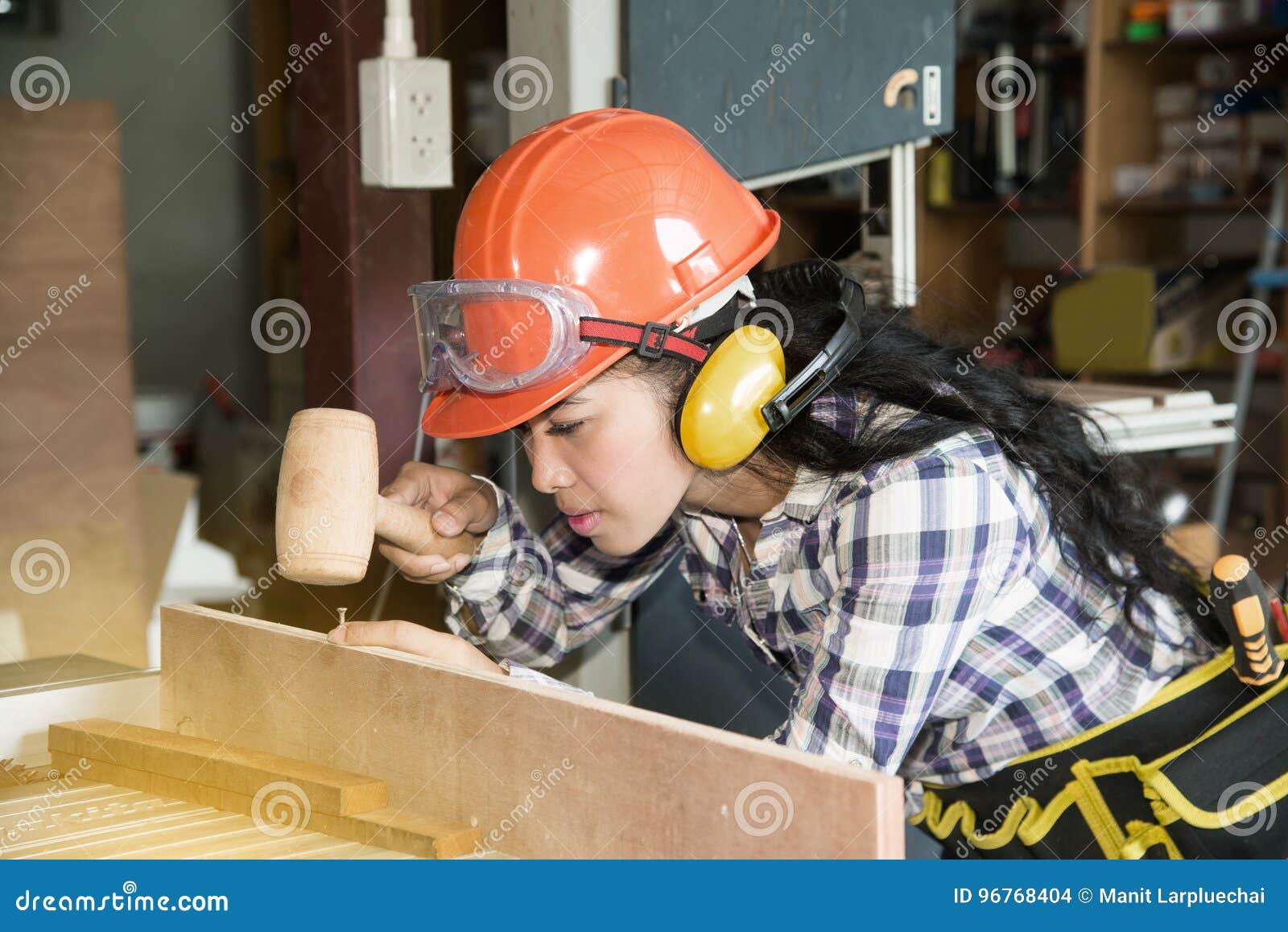 Asian Pretty Female Carpenter Using Wood Hammer. Stock Photo - Image of ...