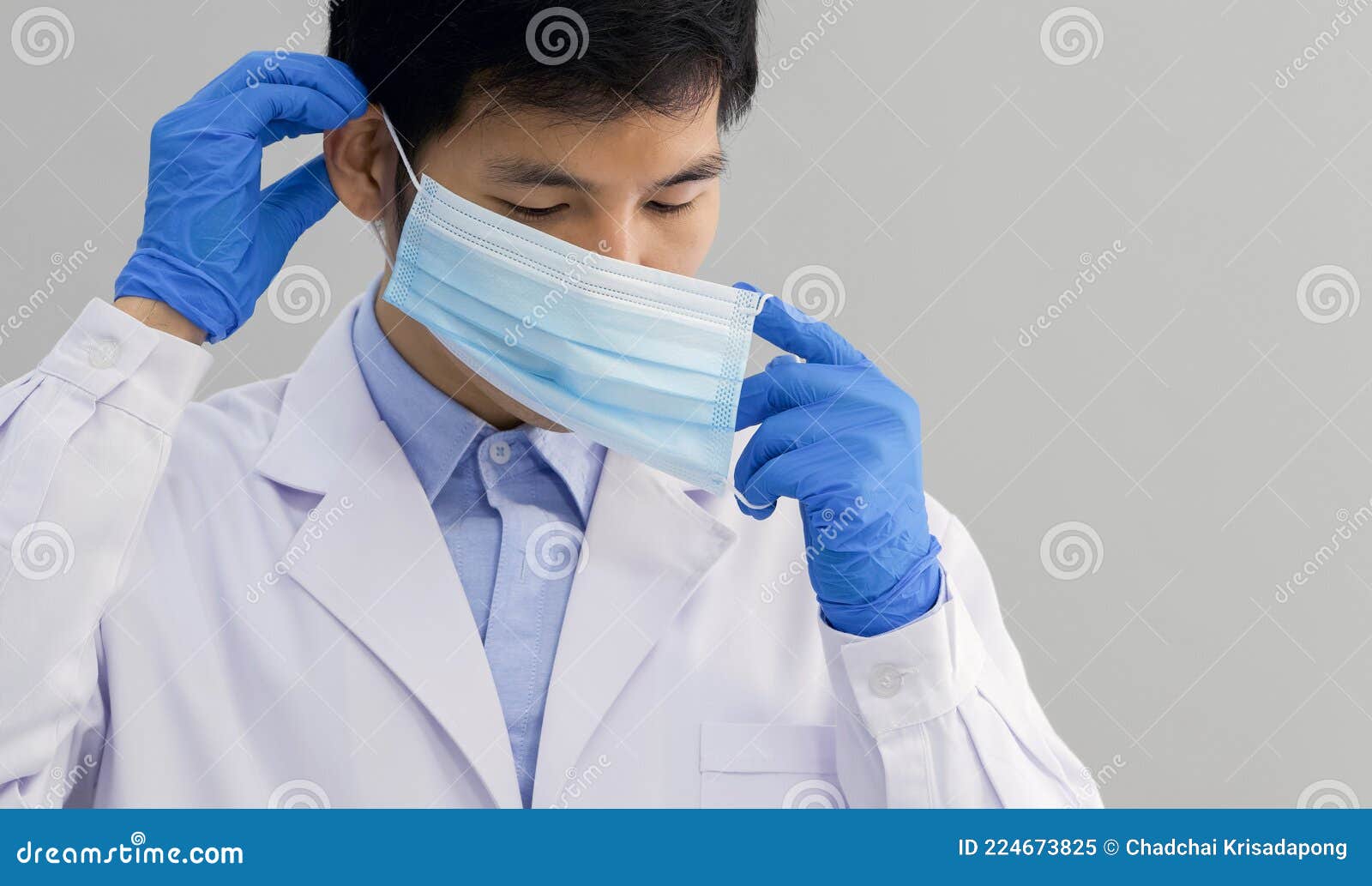 Asian Scientist Waring a Face Mask before Beginning the Experiment in a ...