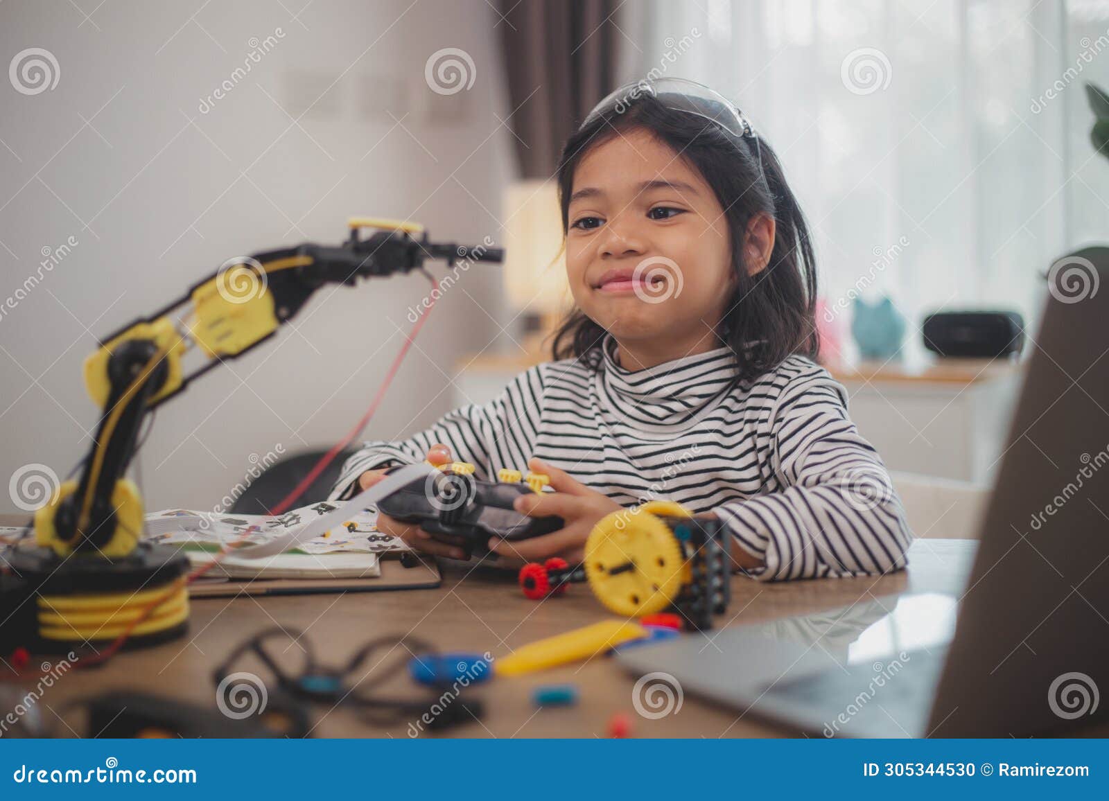 Asian Students Enjoy Machine Learning Robot Arms Control Robots in ...