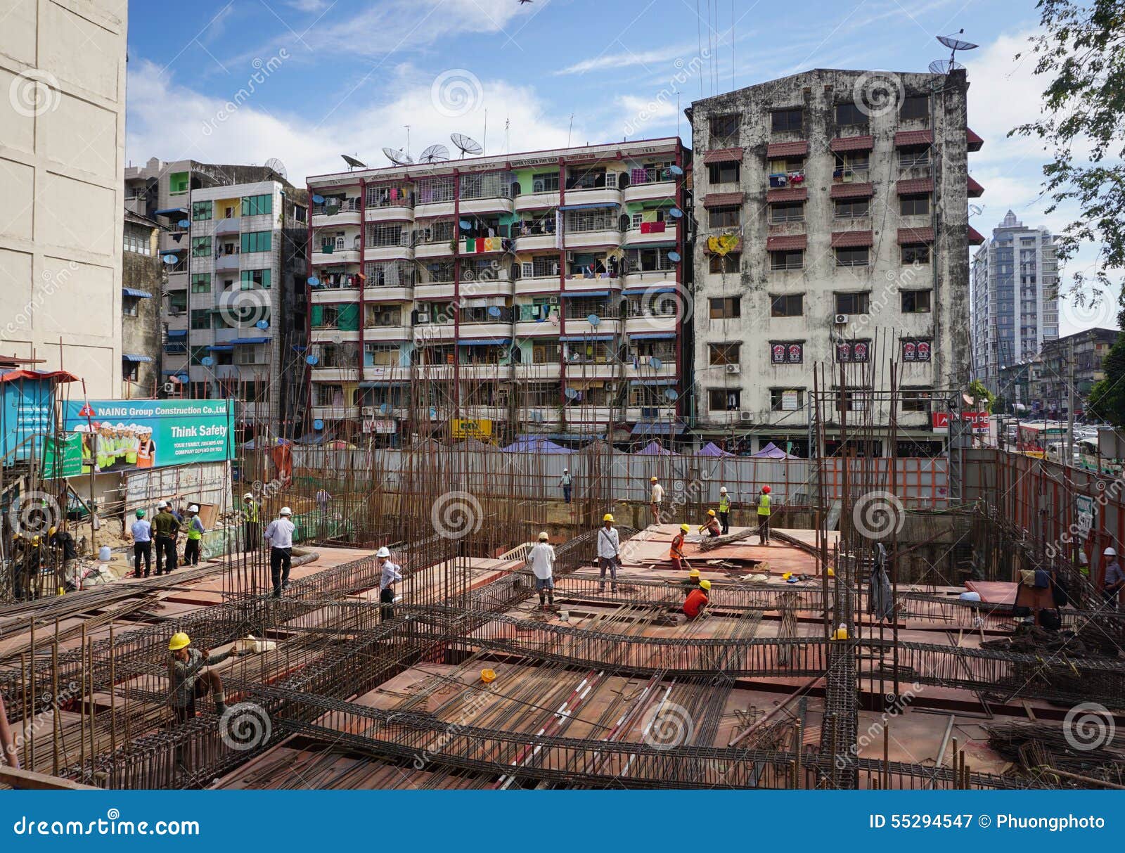 Asian Workers Working at the Construction Site Editorial Photography ...