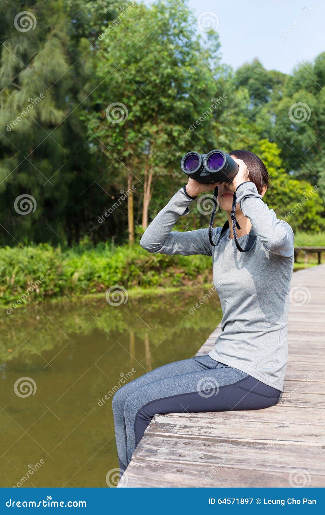 Asian Young Woman Use of the Telescope Stock Image - Image of explore ...