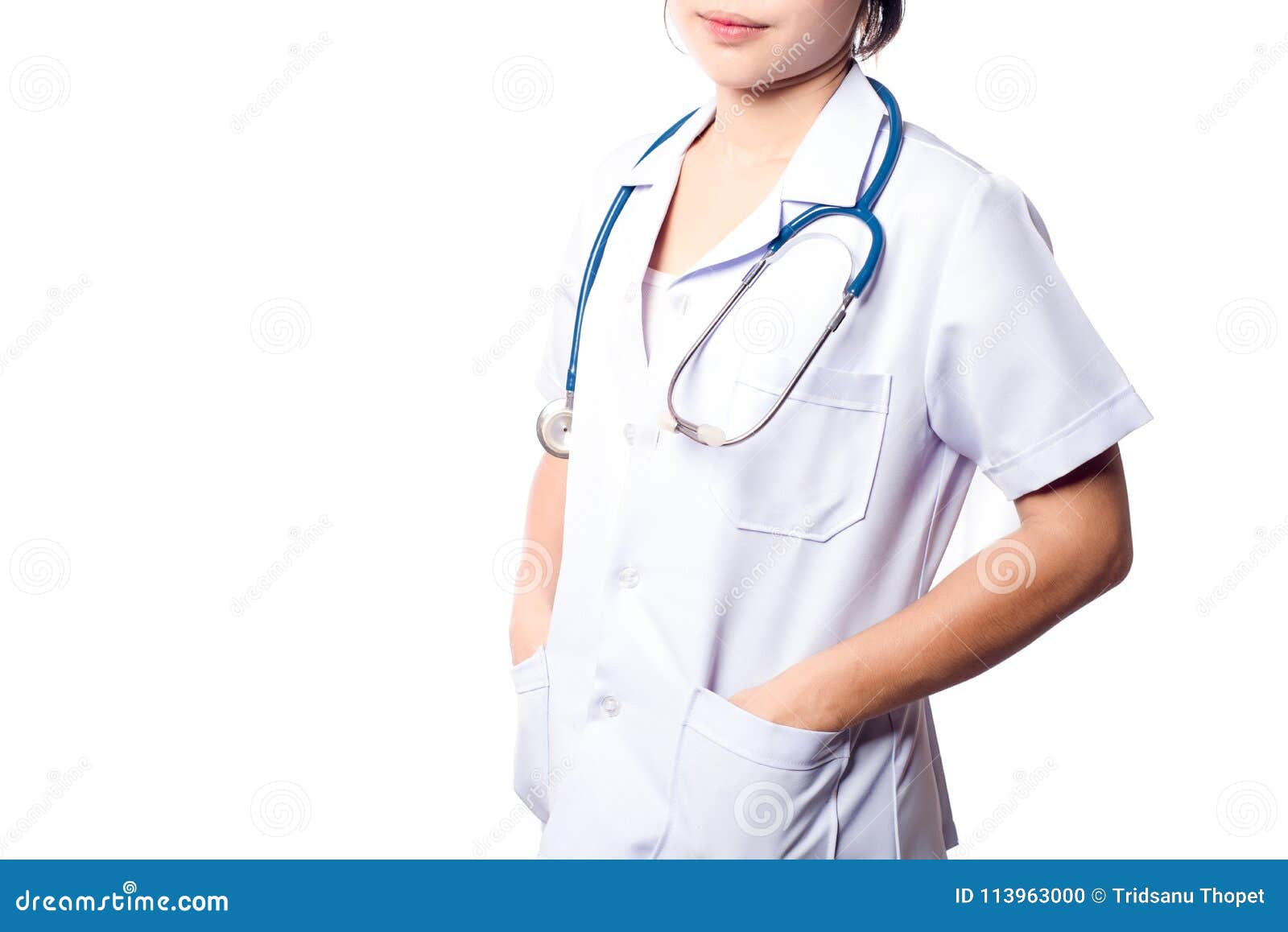 Asiatischer Doktor Mit Medizinischer Uniform Stockfoto - Bild von ...