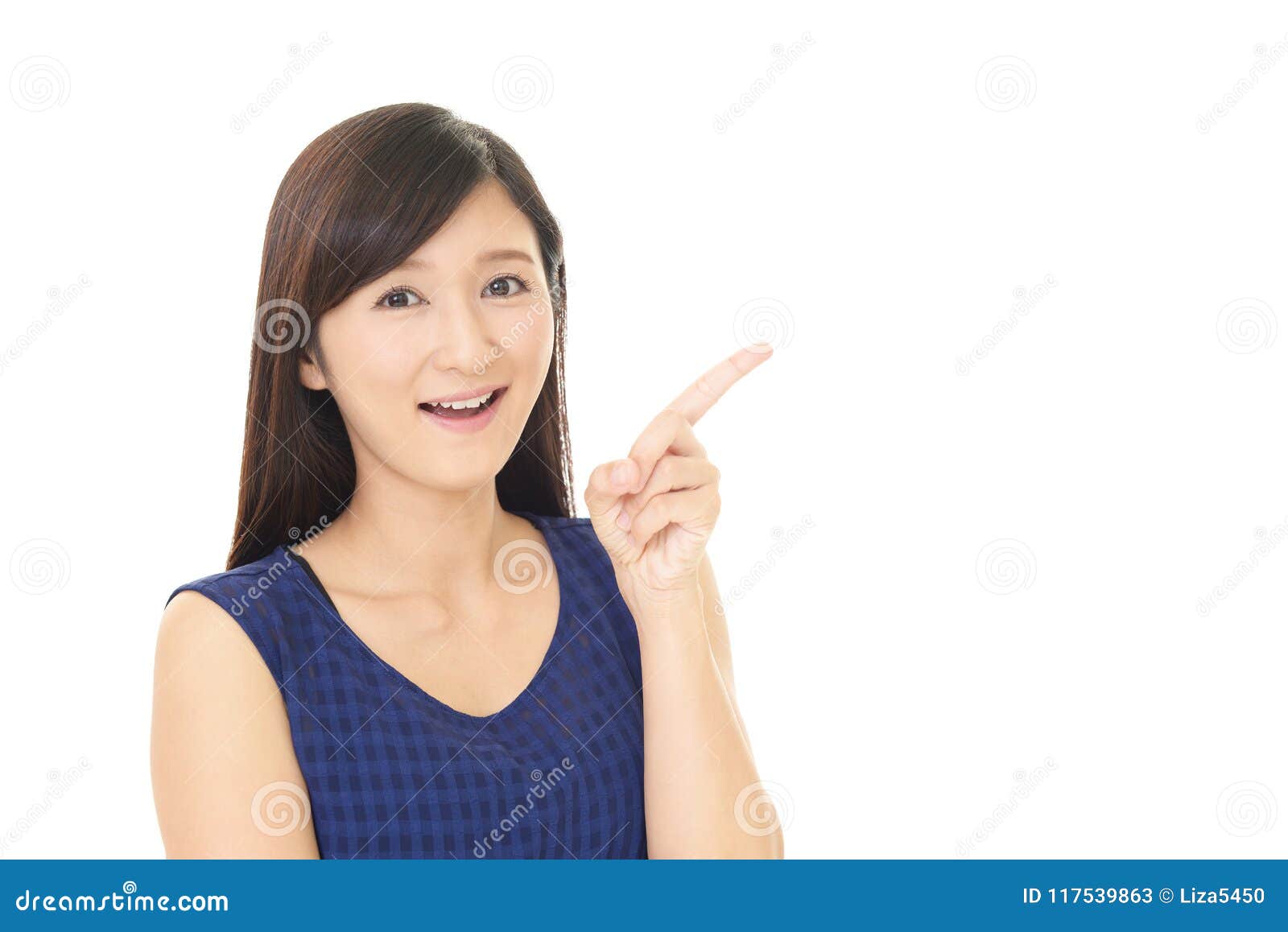 Asiatisk pekande kvinna fotografering för bildbyråer. Bild av attraktiv ...