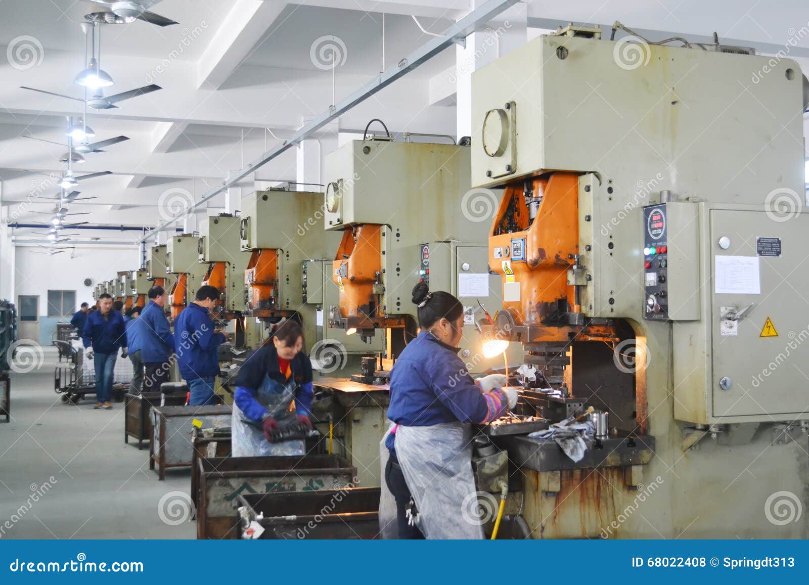 Asien fabrik redaktionell arkivfoto. Bild av härlig, producera - 68022408