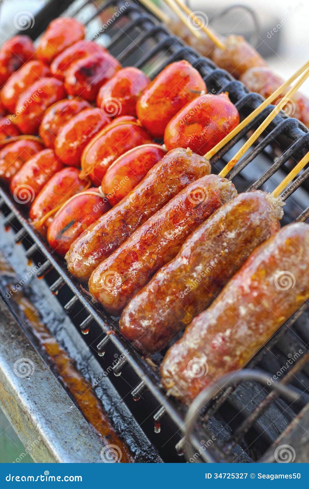 Asien-Wurst Im Markt - Rote Wurst Stockbild - Bild von nahrung ...