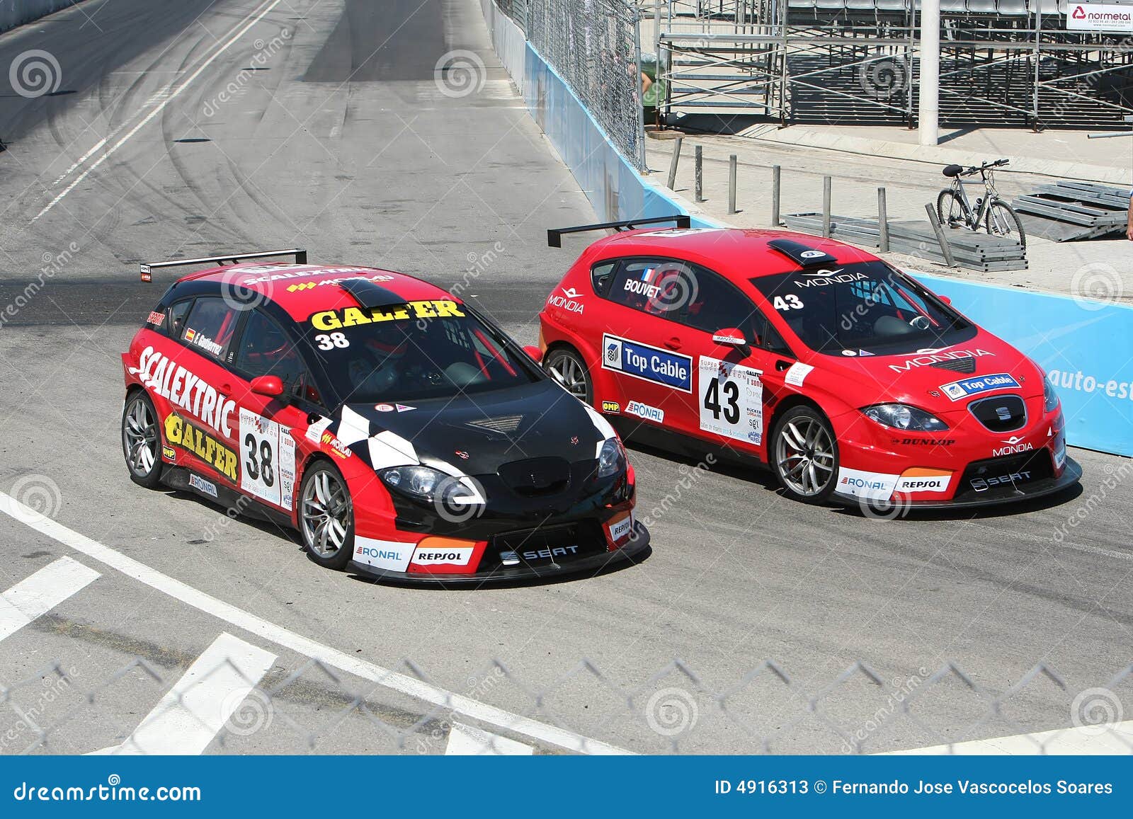 Asiente Los Coches De Carreras Foto de archivo editorial - Imagen de ...