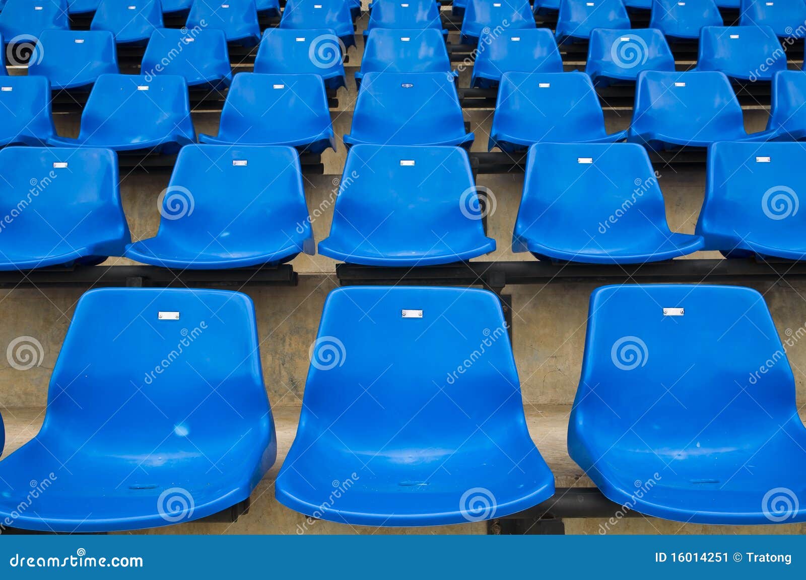 Asientos azules en estadio imagen de archivo. Imagen de juego - 16014251
