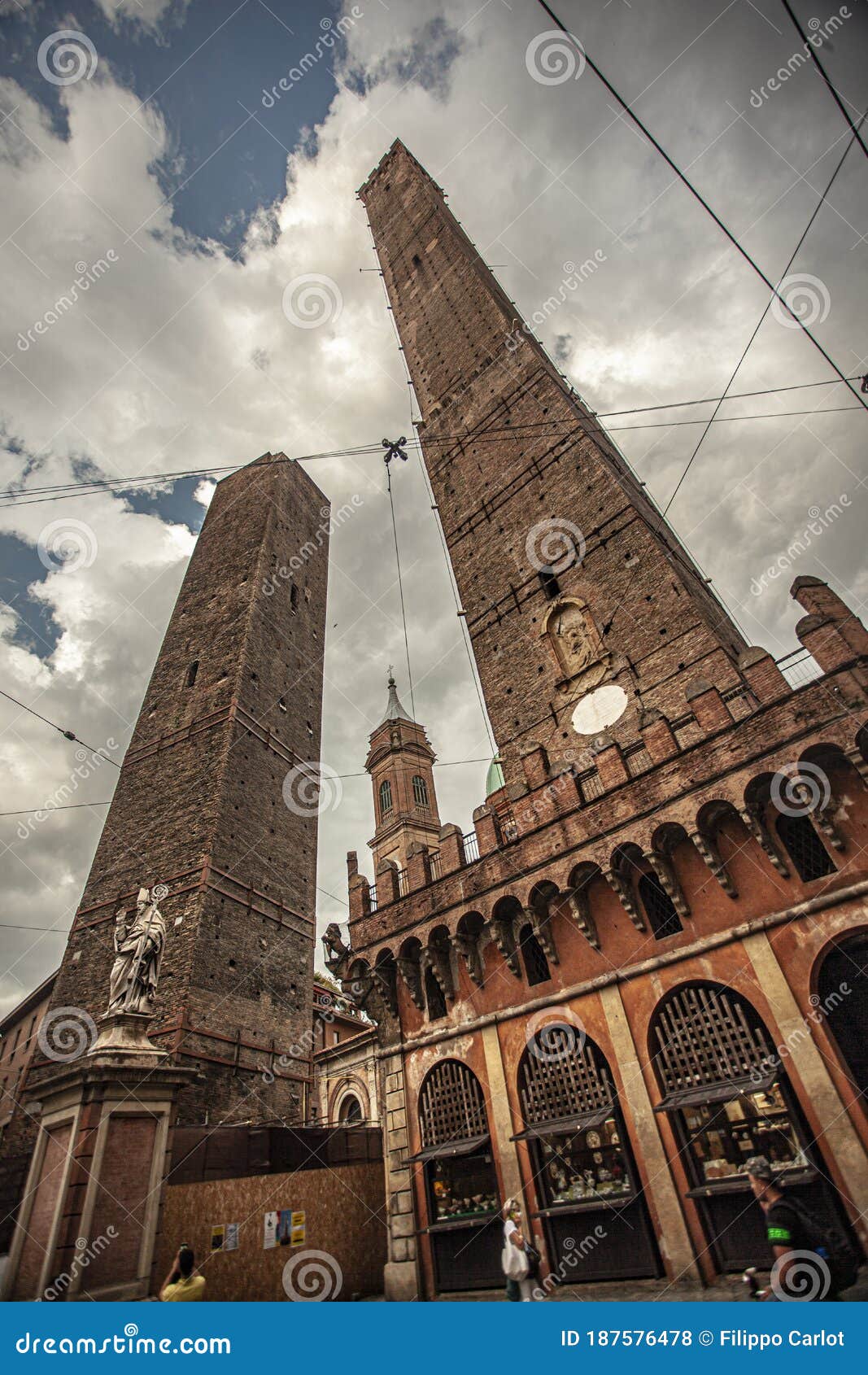 Asinelli Tower in Bologna, Italy 9 Editorial Stock Photo - Image of ...
