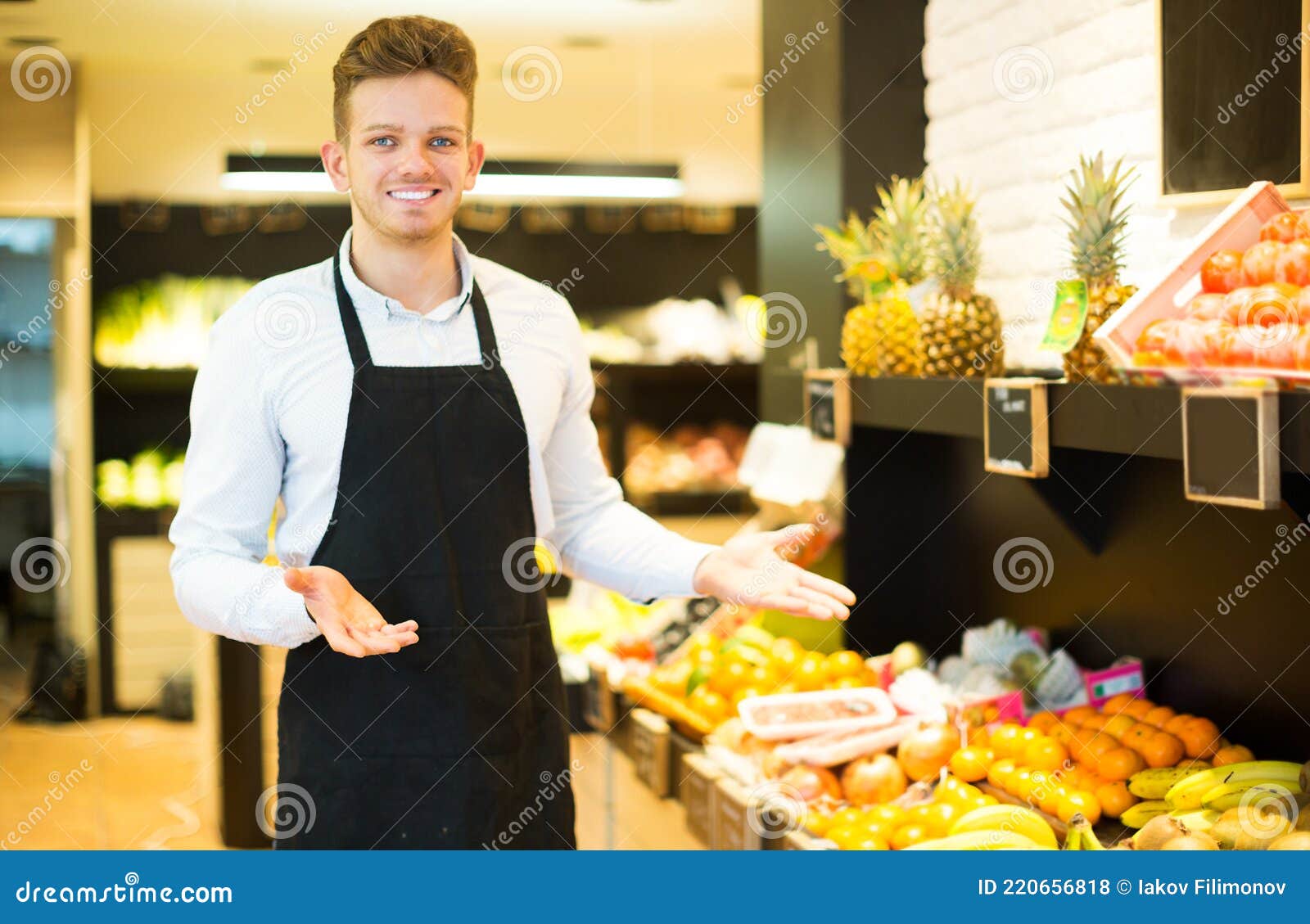 Asistente De Compras Demostrando Surtido Foto de archivo - Imagen de ...