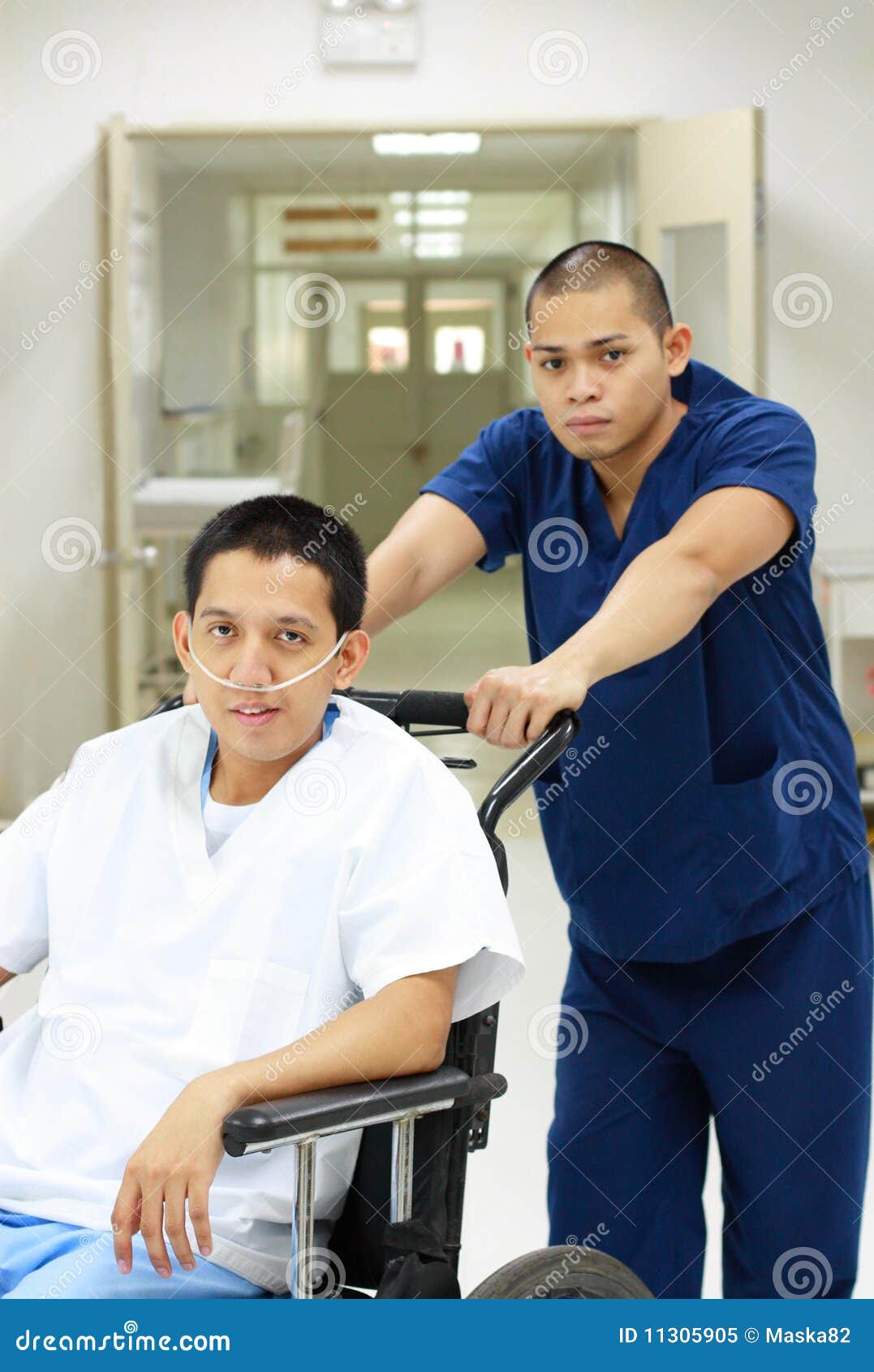 Asistente Y Paciente Médicos Imagen de archivo - Imagen de hospital ...