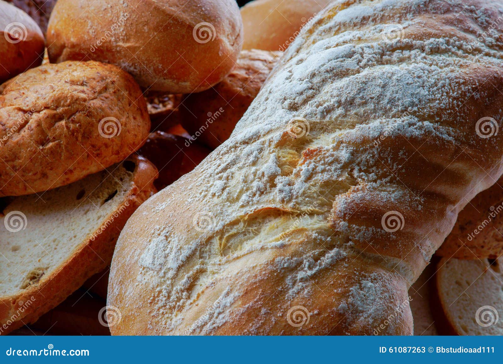 Asortyment chleb obraz stock. Obraz złożonej z rolka - 61087263