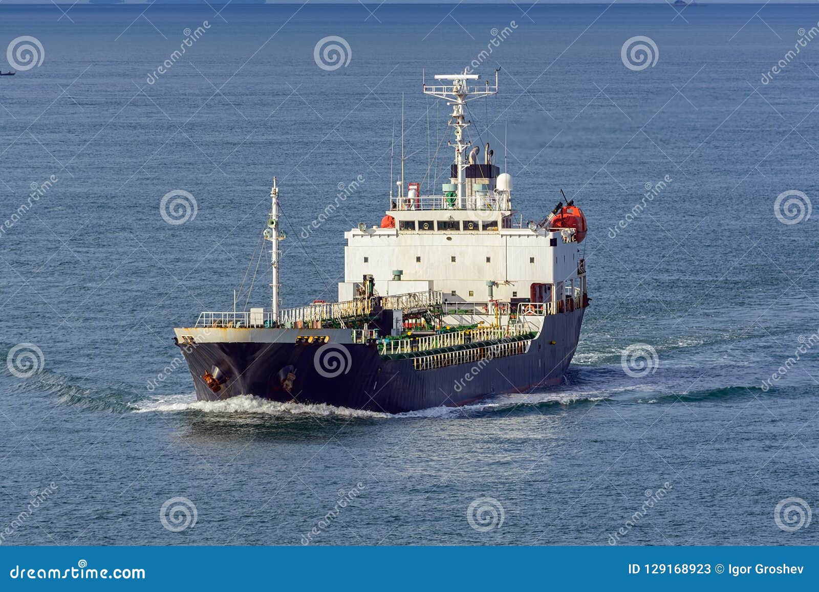 Asphalt/Bitumen tanker stock image. Image of ocean, harbor - 129168923