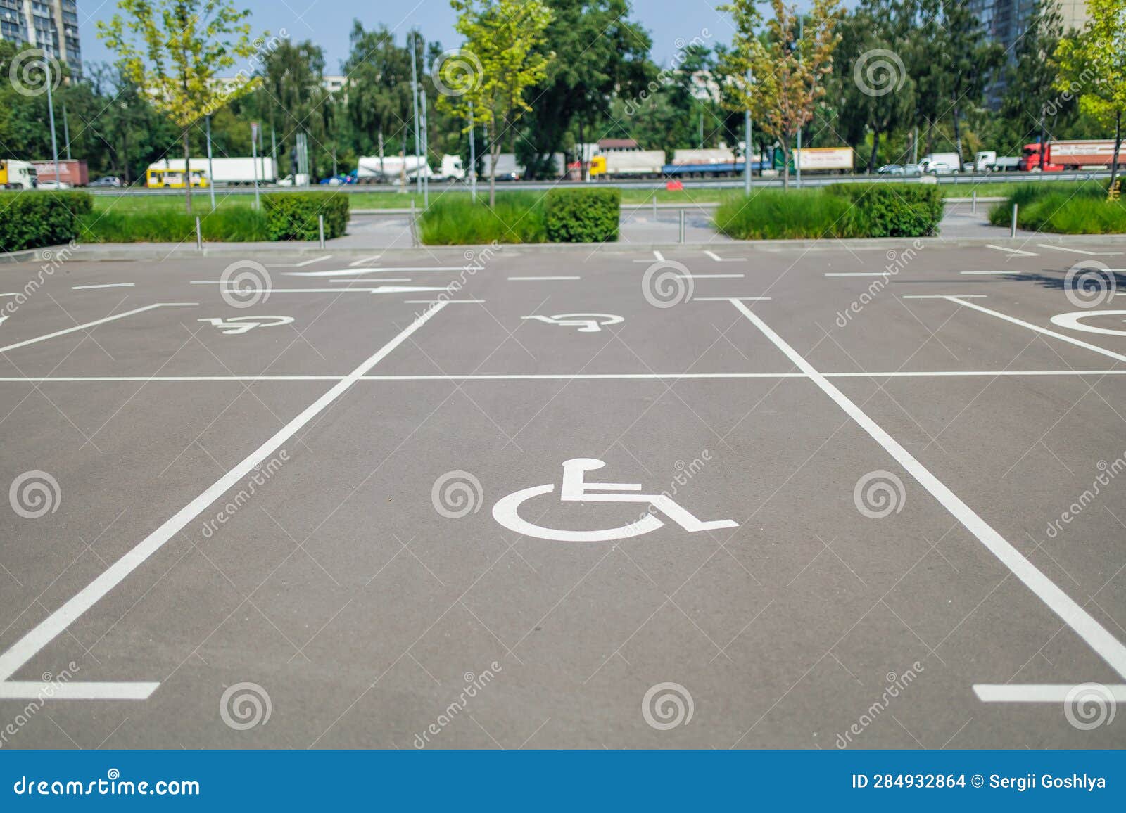 On Asphalt Handicapped Parking Spot Stock Photo - Image of park, access ...