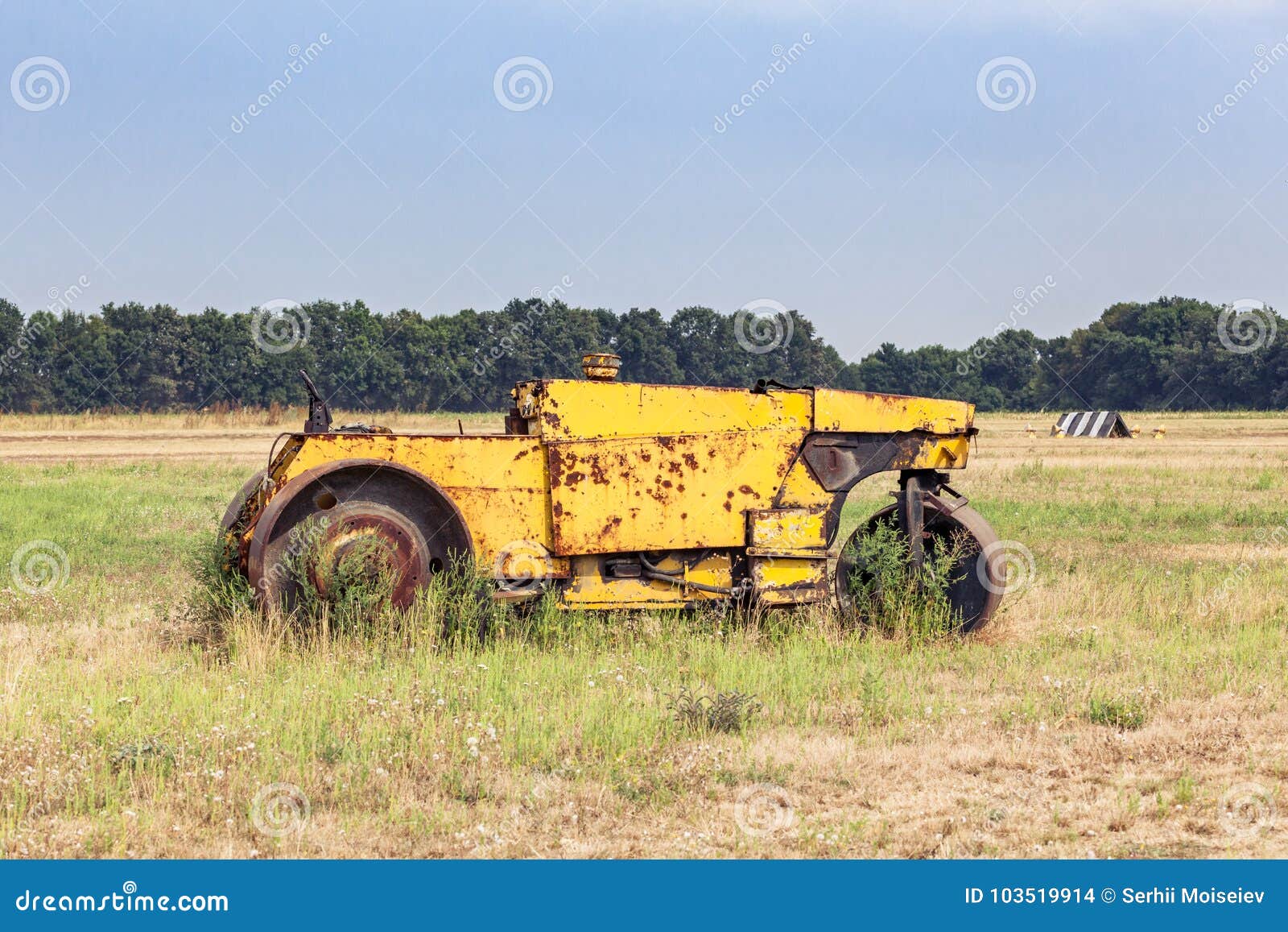Asphalt paver machine stock photo. Image of pavement - 103519914