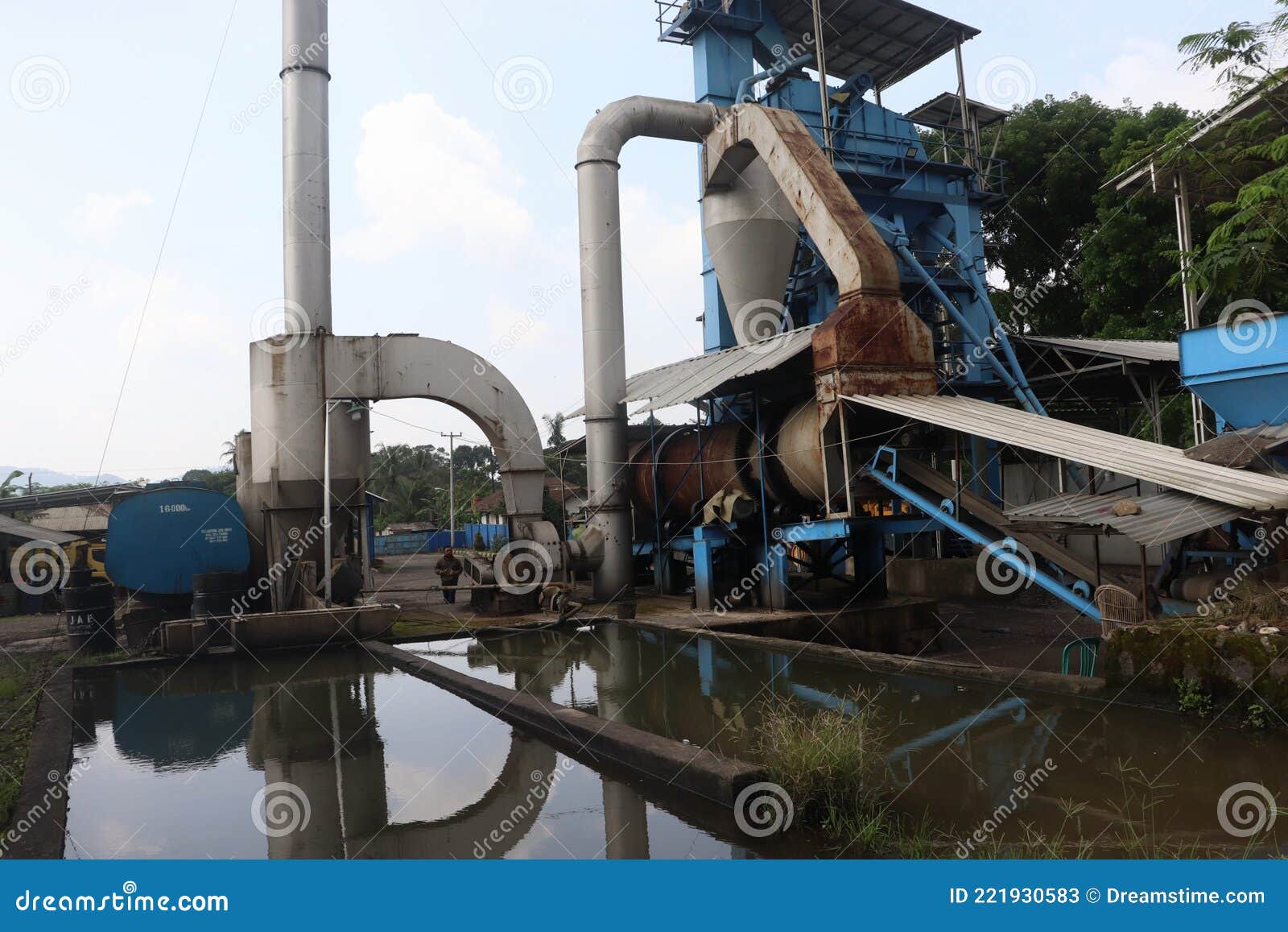 Asphalt processing machine stock image. Image of mixing - 221930583