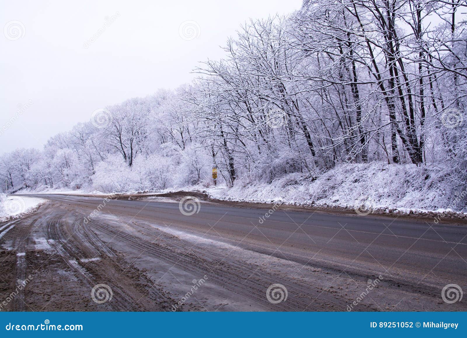 Asphalt Road Covered by Slush Foto de archivo - Imagen de camino ...