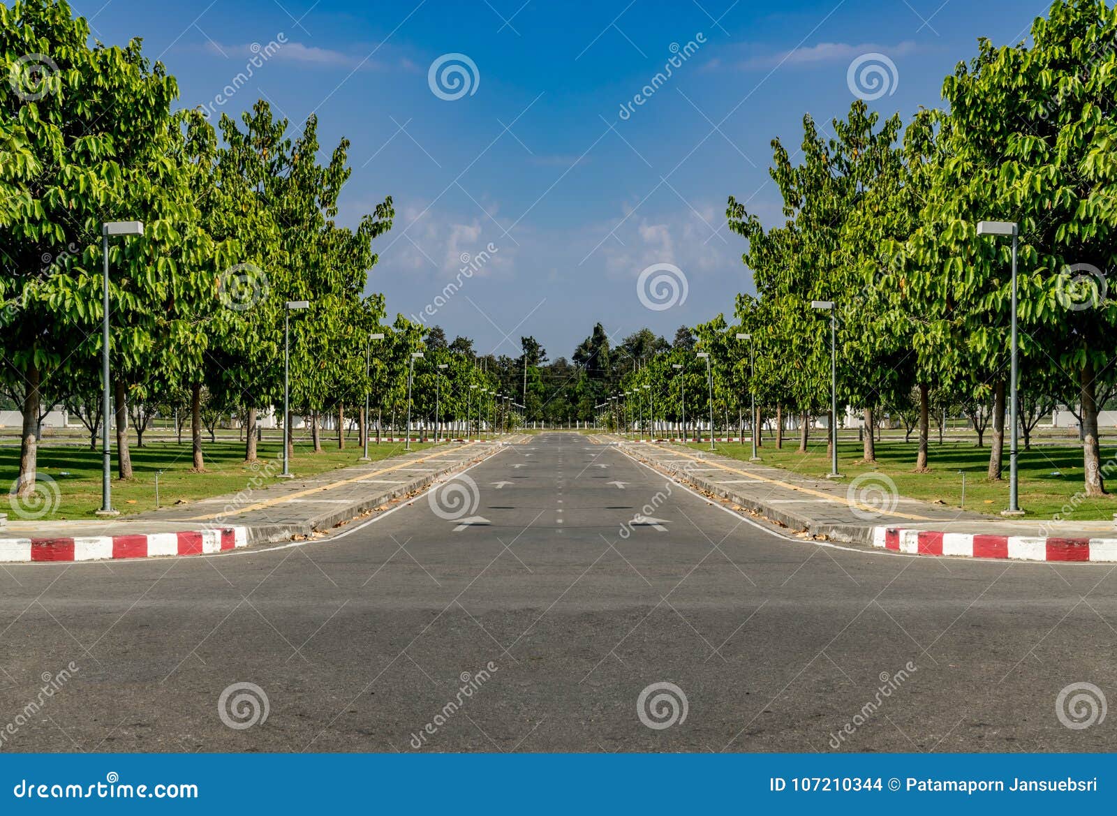 Road with Red and White Curb Stock Photo - Image of parking, street ...