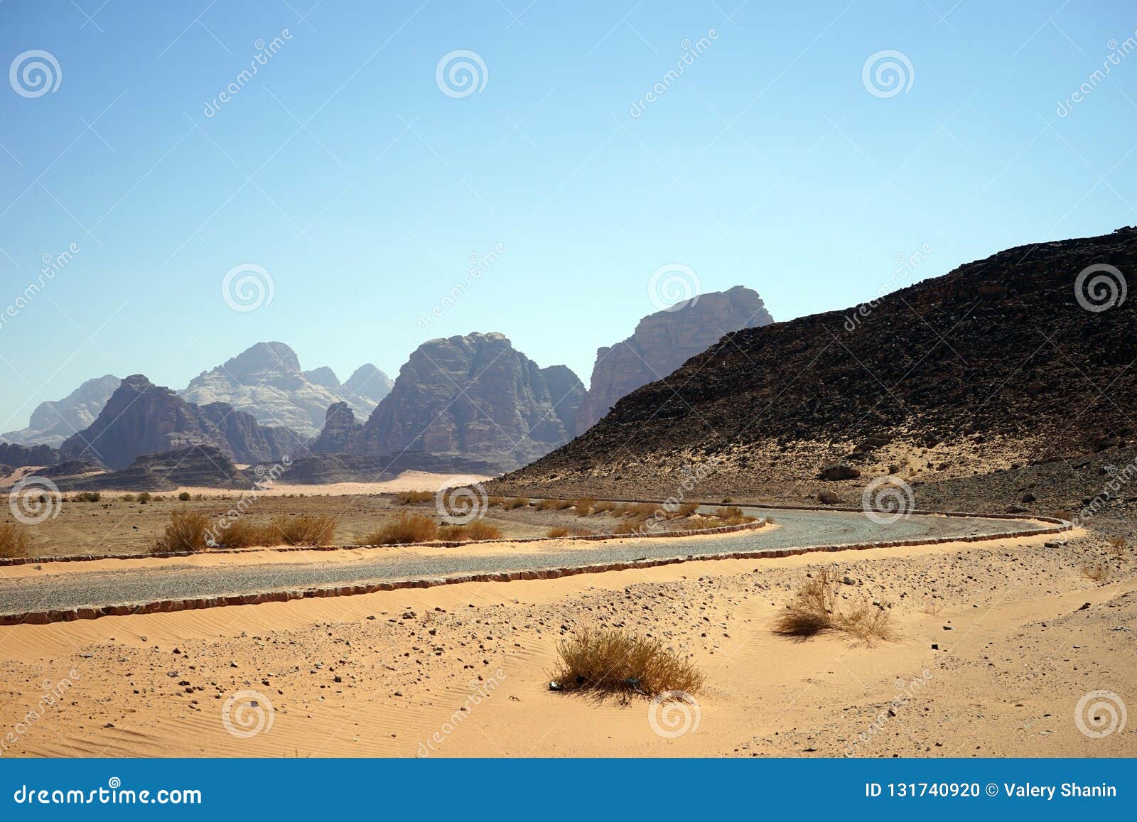 Asphalt road in Wadi Rum stock photo. Image of highway - 131740920