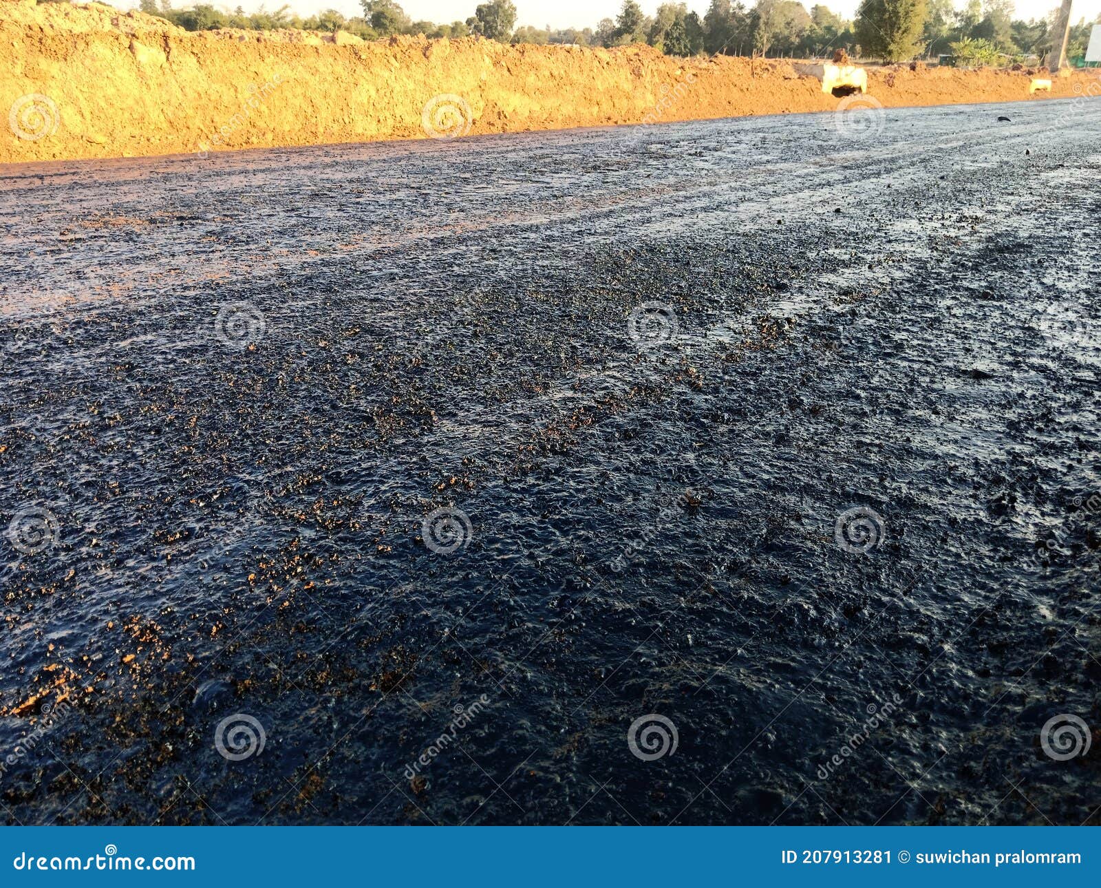 Rubber Spraying for Preparation of Pavement in Road Construction Stock ...