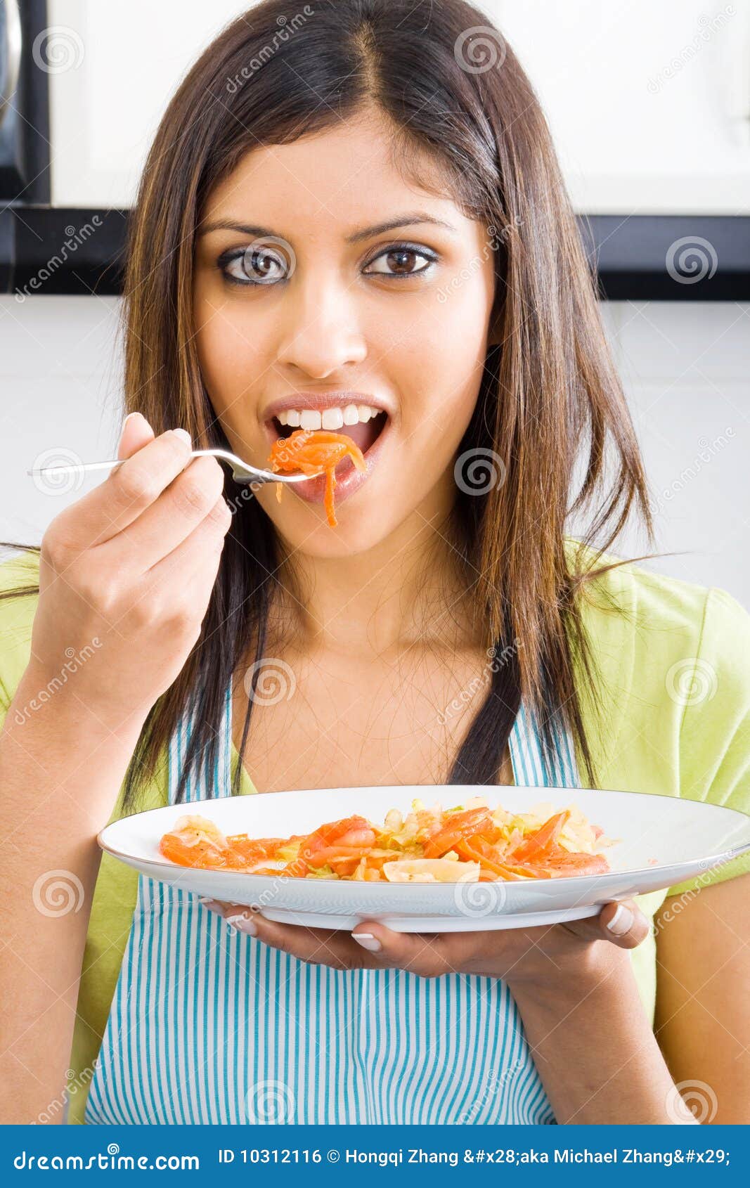 Assaggio dell'alimento fotografia stock. Immagine di bellezza - 10312116