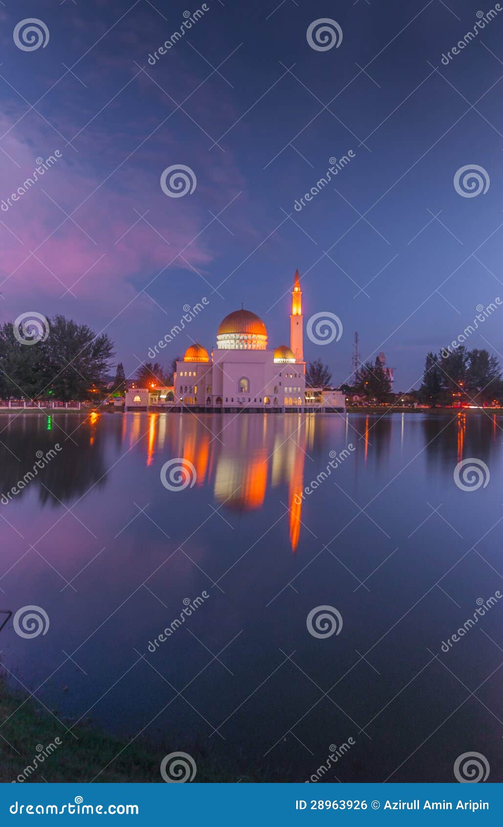 Assalam Mosque at night stock photo. Image of masjid - 28963926