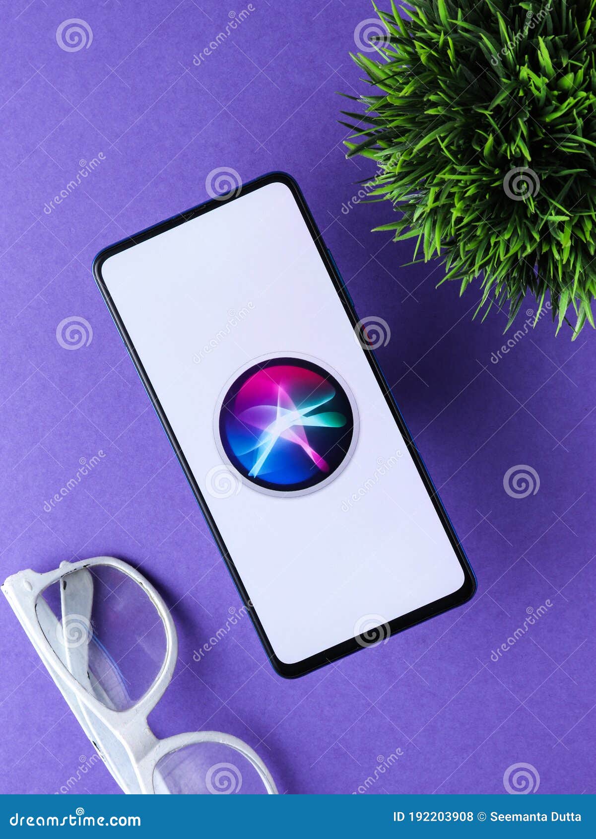 Siri-apple_1 On Paper Texture Editorial Photo | CartoonDealer.com ...