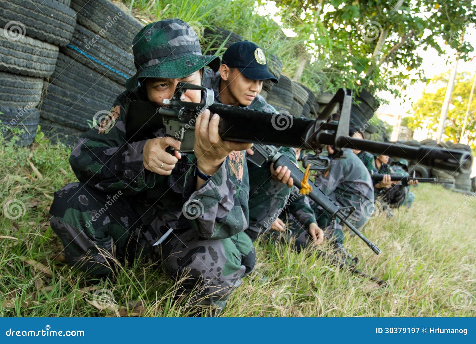 Assault platoon editorial photography. Image of running - 30379197