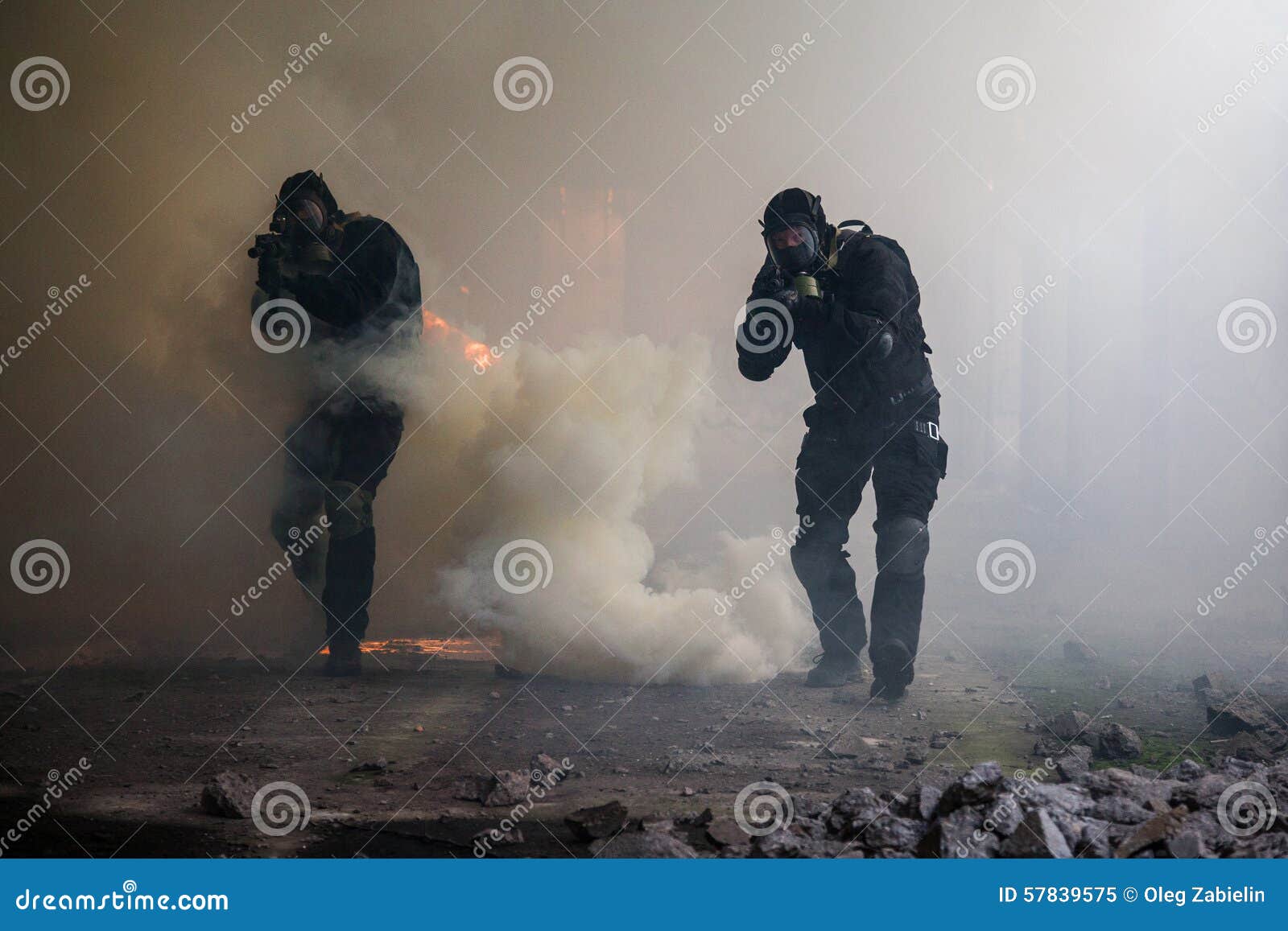 Assault in the smoke stock image. Image of spetsnaz, firearms - 57839575