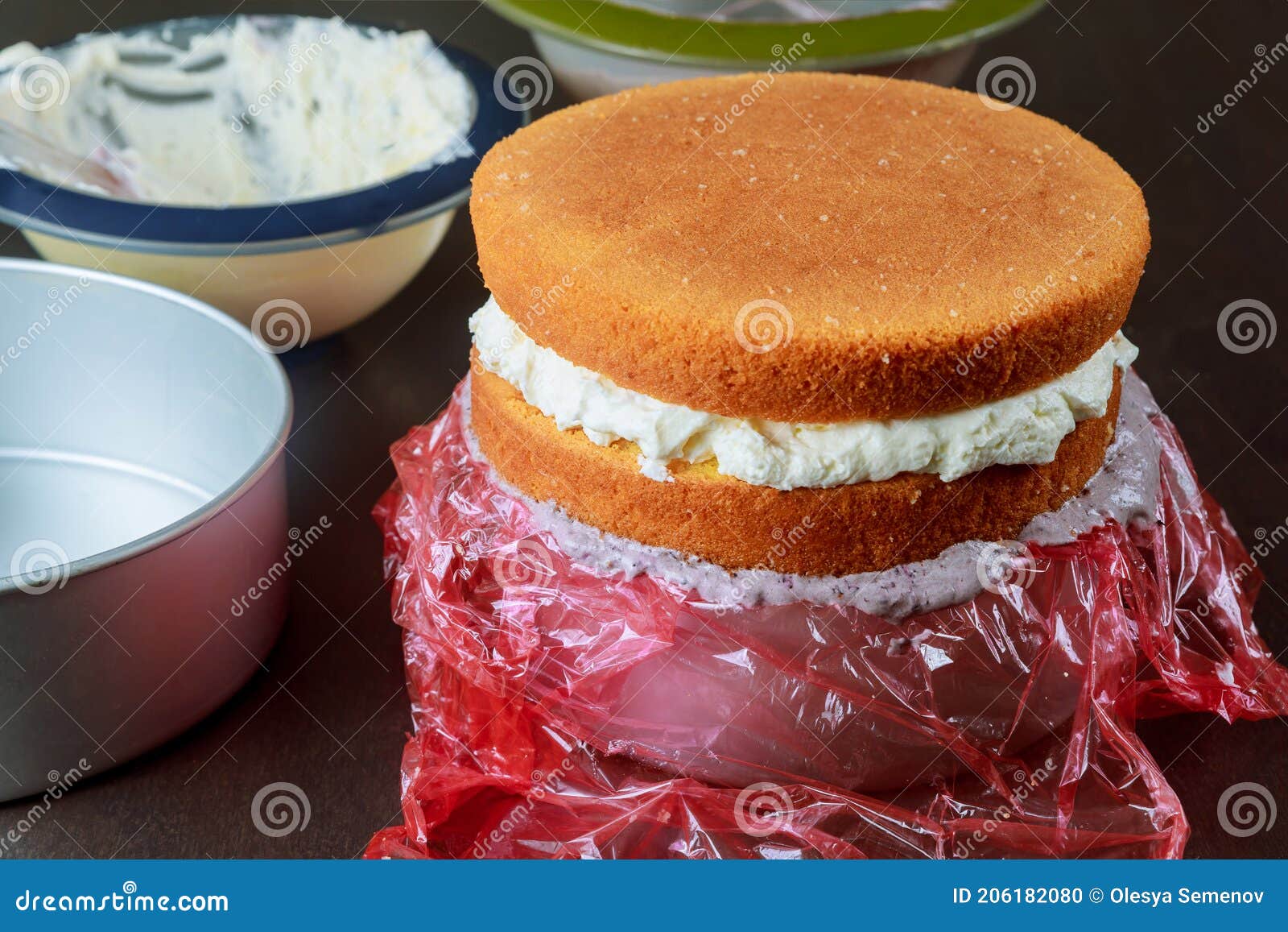 Assemble Cake in Round Baking Dish Stock Photo - Image of sponge, tasty ...