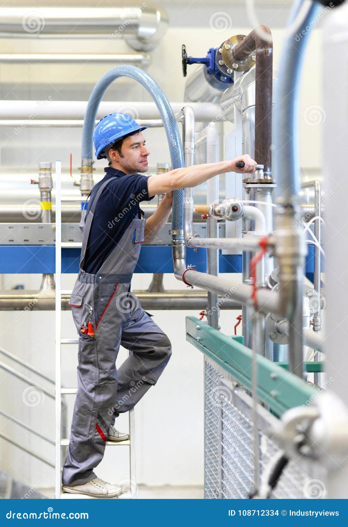 Assembleur Dans Un Ensemble Industriel - Assemblée Et Réparation Sur Le ...