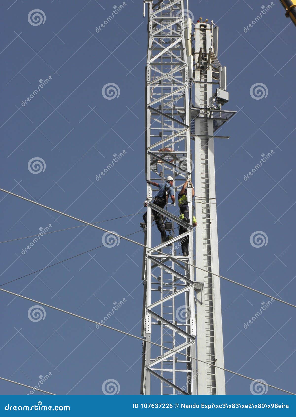 Assembling a Telecommunications Tower Editorial Photo - Image of tower ...