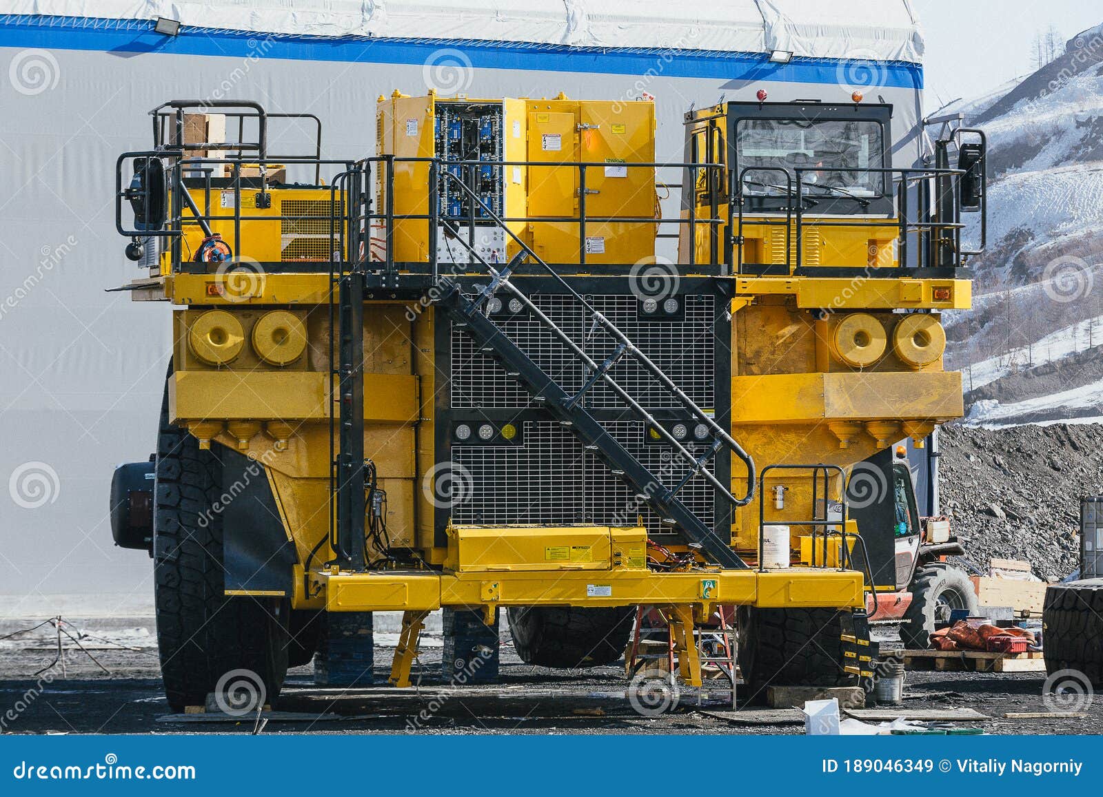 Assembly of the dump truck stock image. Image of 730e - 189046349