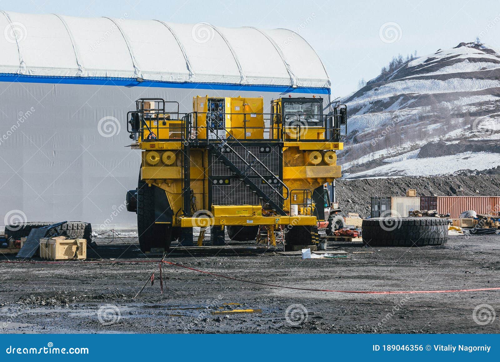 Assembly of the dump truck stock photo. Image of 730e - 189046356