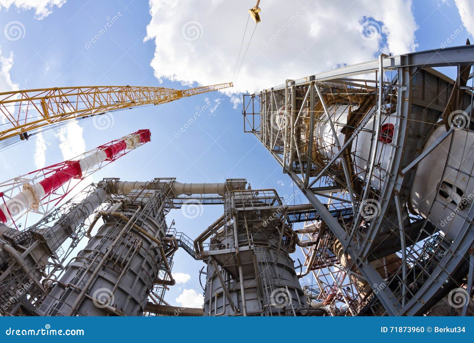 Assembly and Installation of Large Vertical Reactor at a Refiner Stock ...
