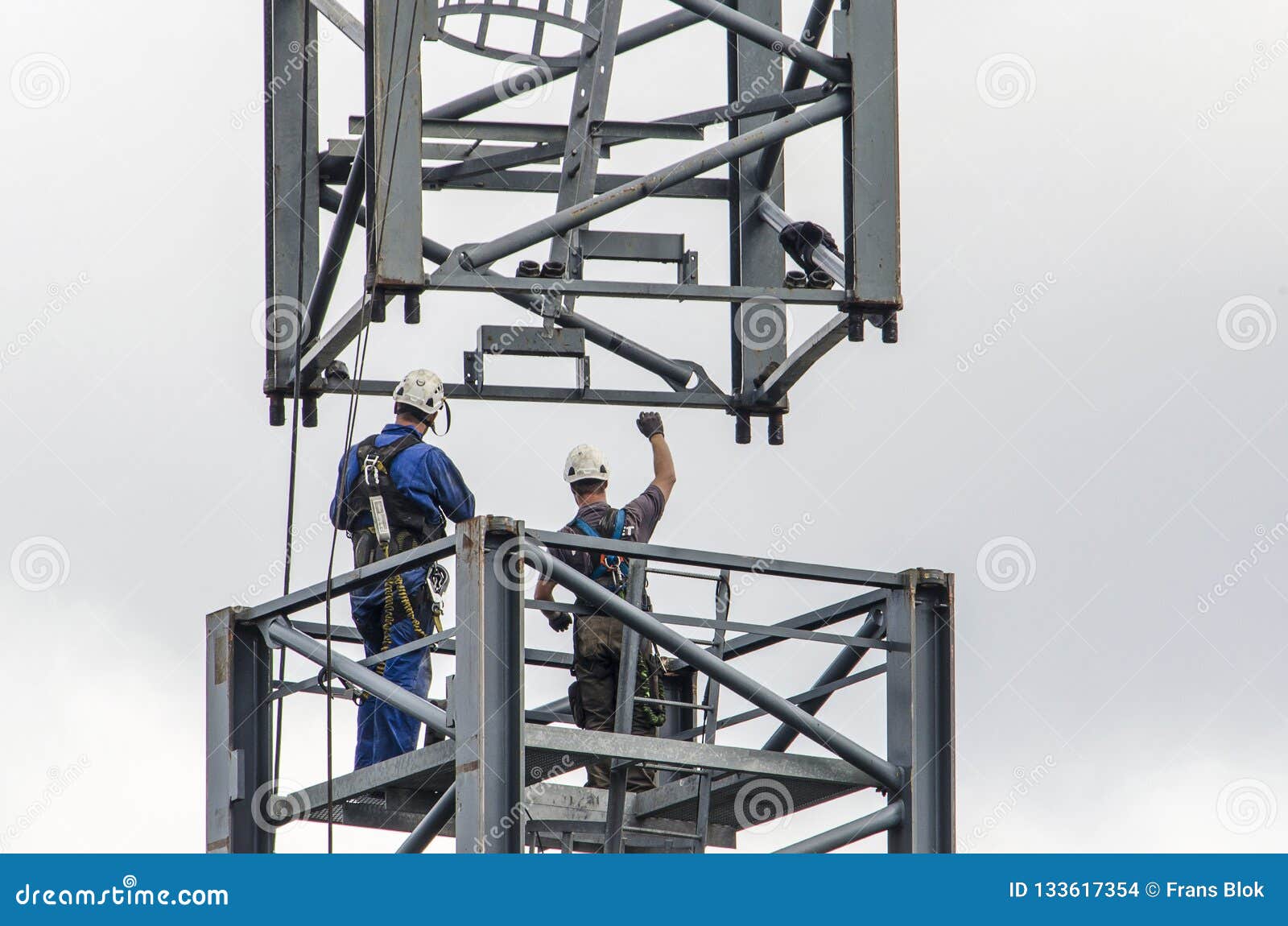 Assembly of two trusses editorial stock image. Image of trusses - 133617354