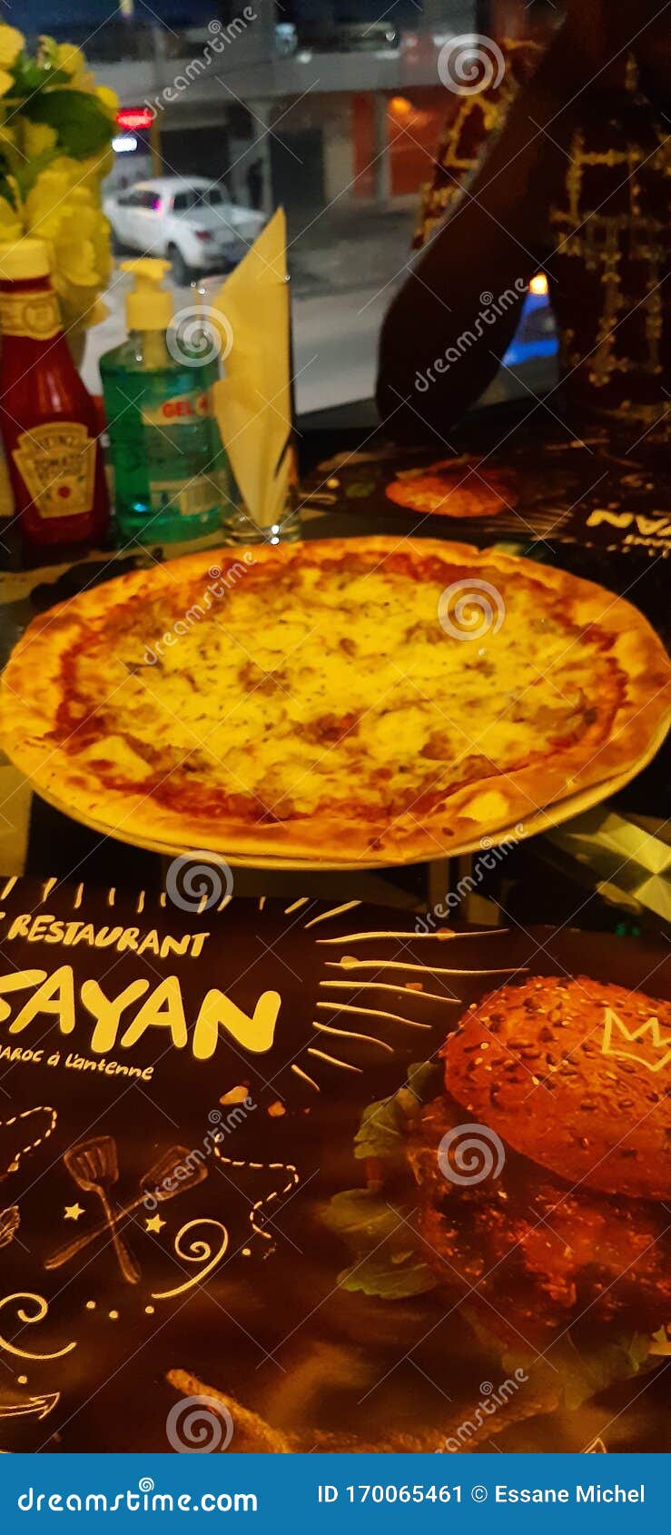 Assiette Mini Pizza Bye Al Kayan Foto Editorial - Imagem de pizza, mini ...