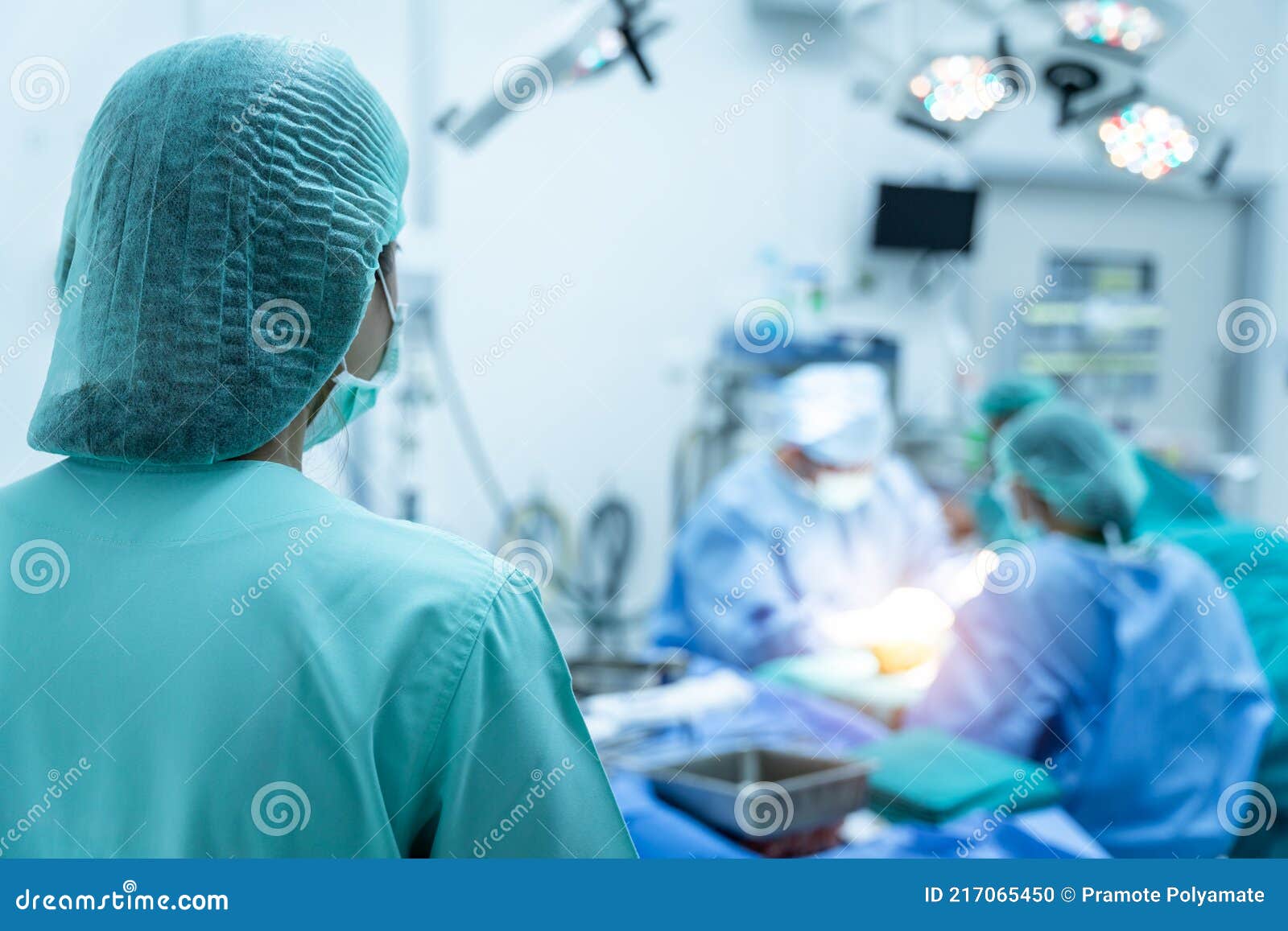 Assistent of Personeel Van Teamchirurg Op Het Werk in De Operatiekamer ...