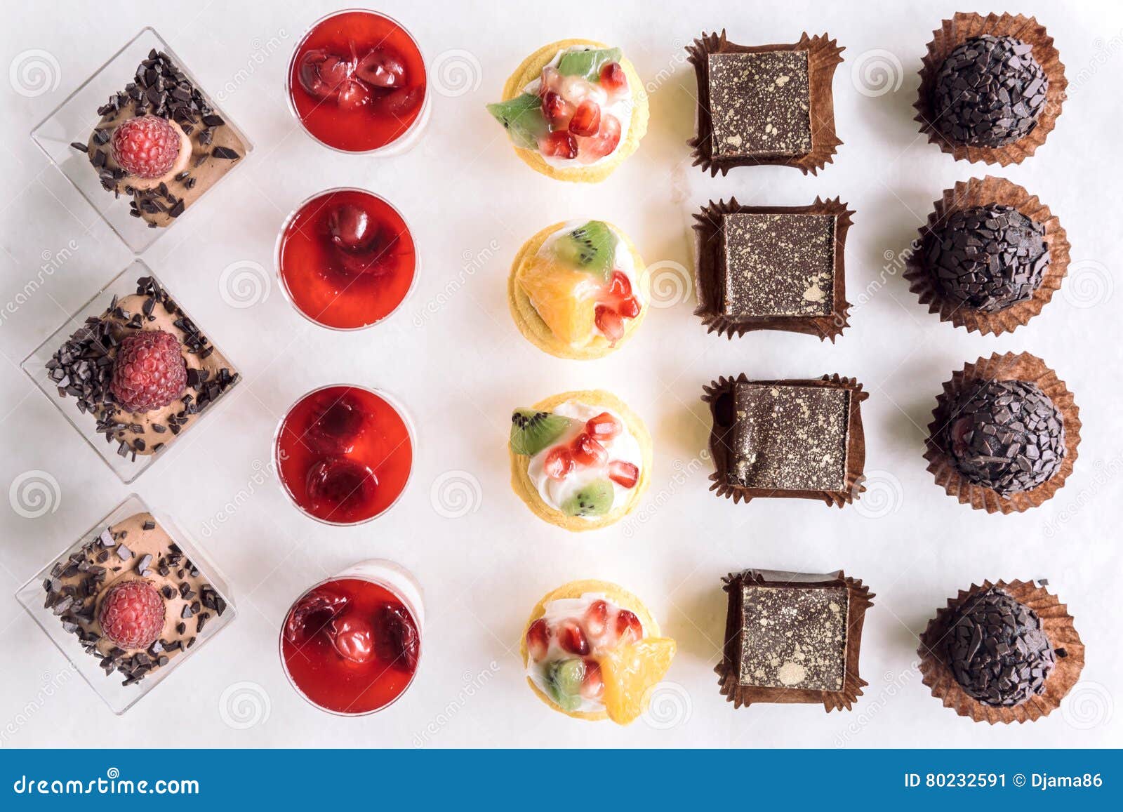 Mini Chocolate Cakes Royalty-Free Stock Photography | CartoonDealer.com ...